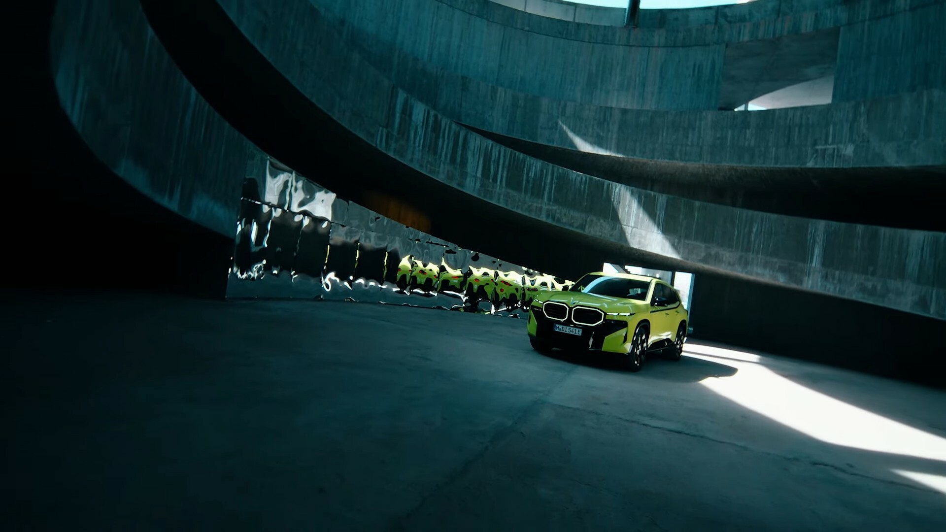 Base BMW XM 50e Makes Surprise Appearance, Offers Up To 52 Miles Of ...