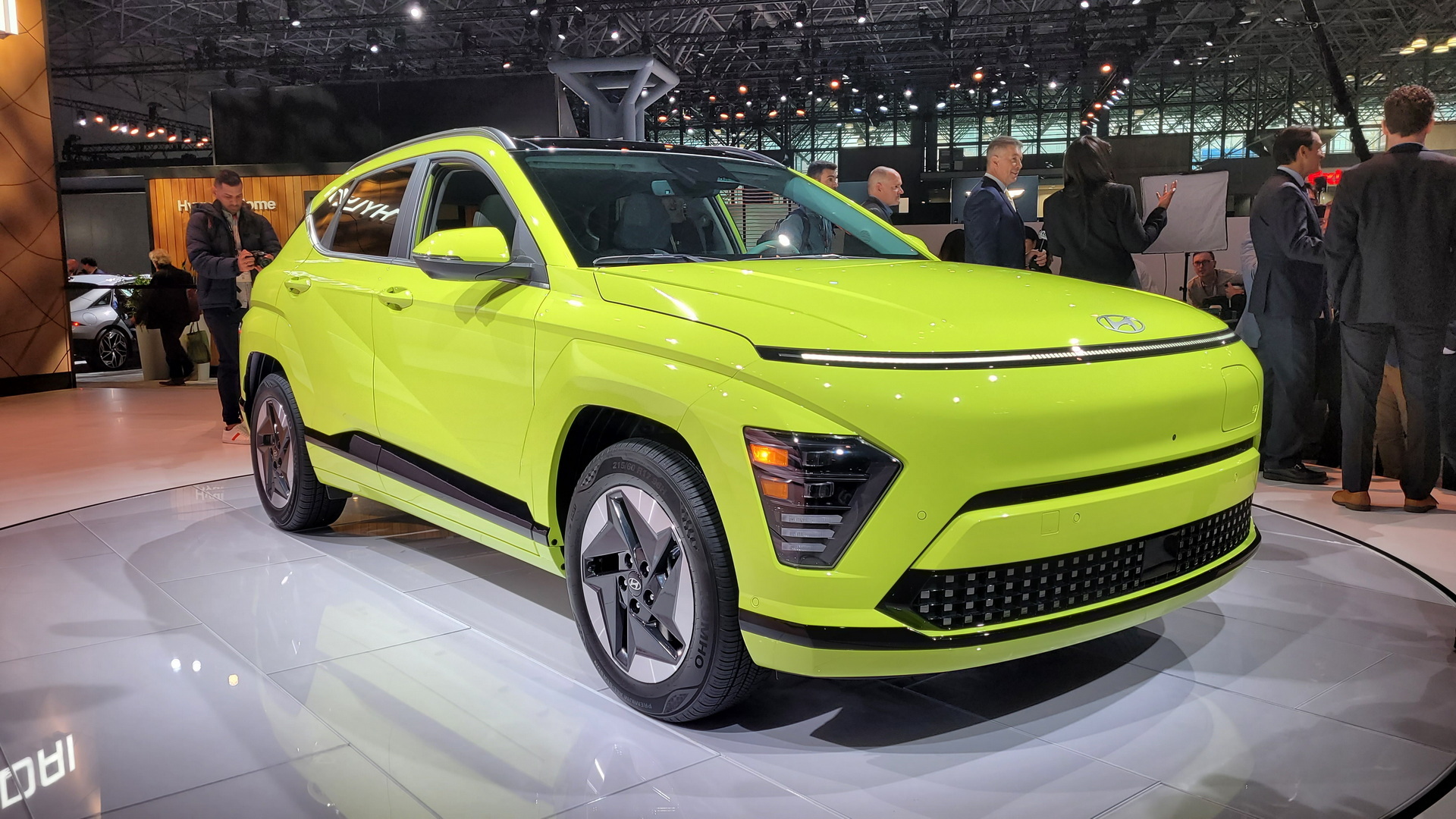 2024 Hyundai Kona Electric Brings Its Futuristic Face To America With ...