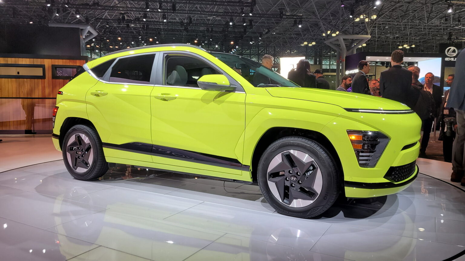 2024 Hyundai Kona Electric Brings Its Futuristic Face To America With ...