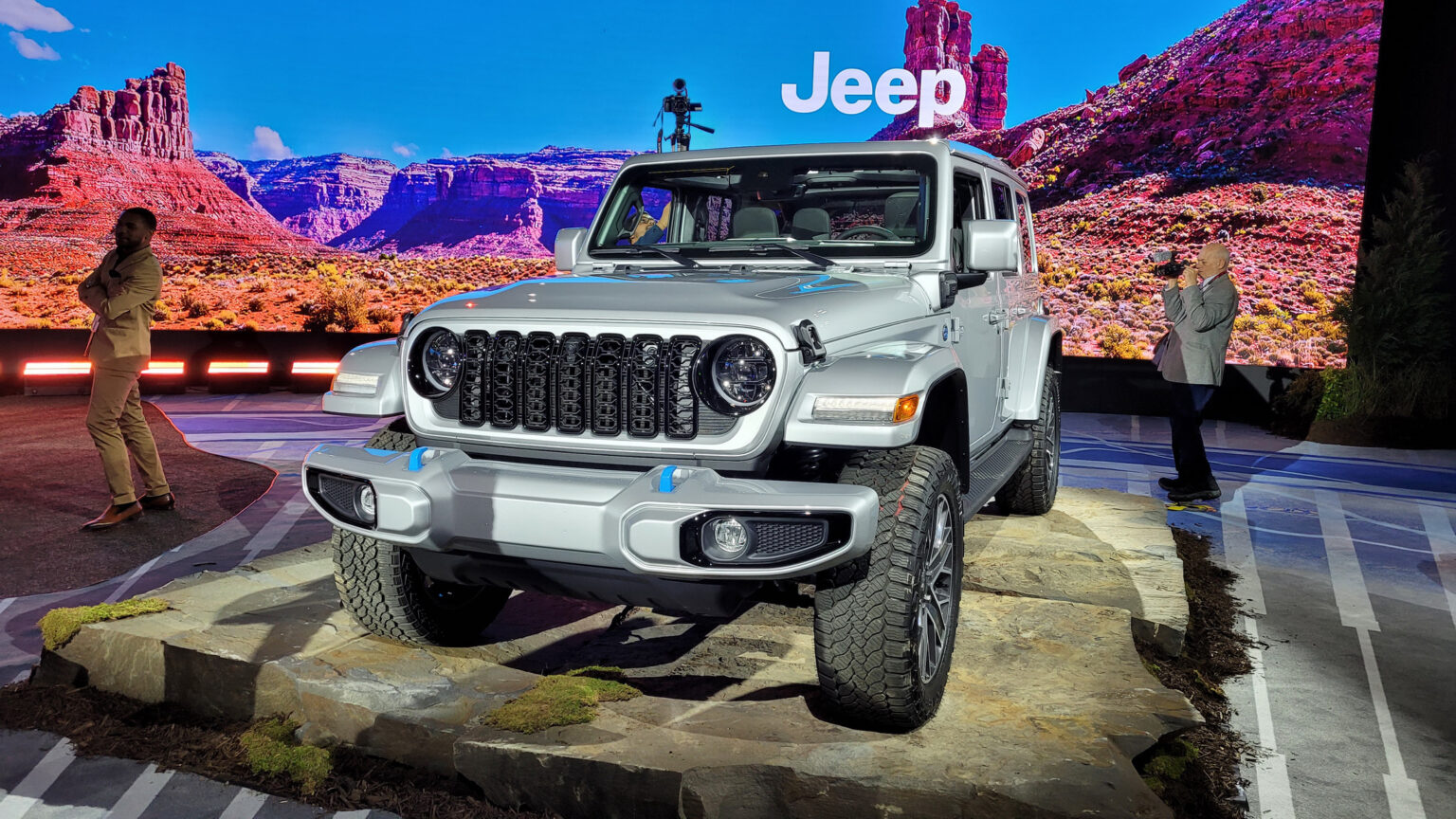 2024 Jeep Wrangler Gets A Divisive Face But A Welcome New Interior ...