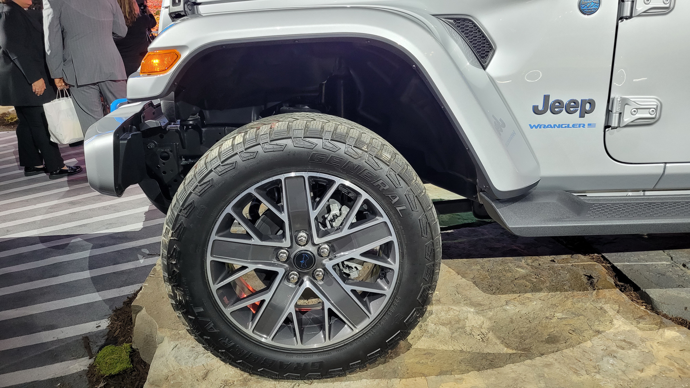 2024 Jeep Wrangler Gets A Divisive Face But A Welcome New Interior ...