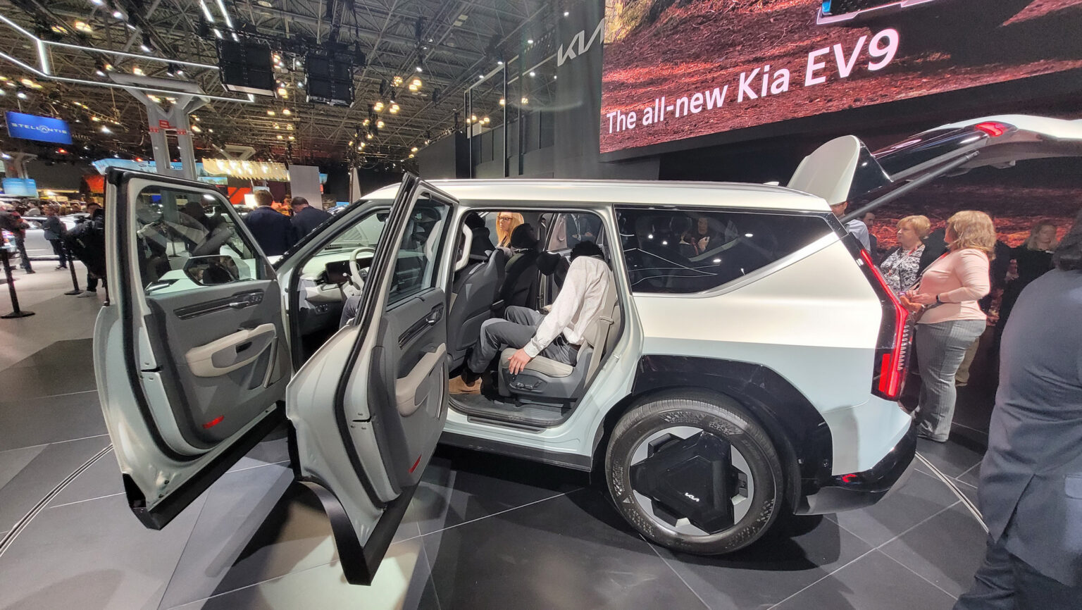 Check Out The New Kia EV9 From The New York Auto Show | Carscoops