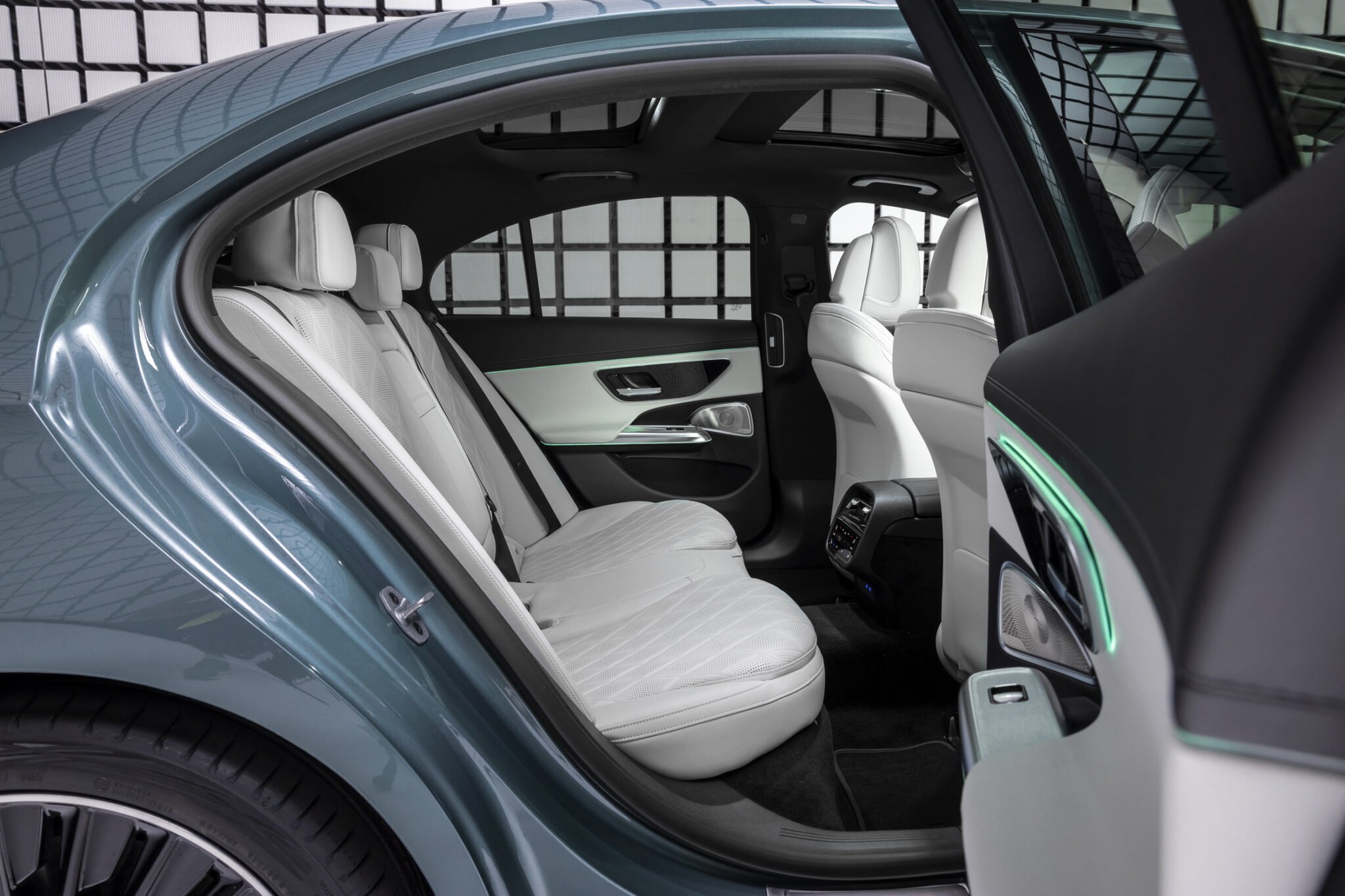2024 Mercedes E-Class Thinks Hybrid Power, In-Car TikTok And A Selfie ...