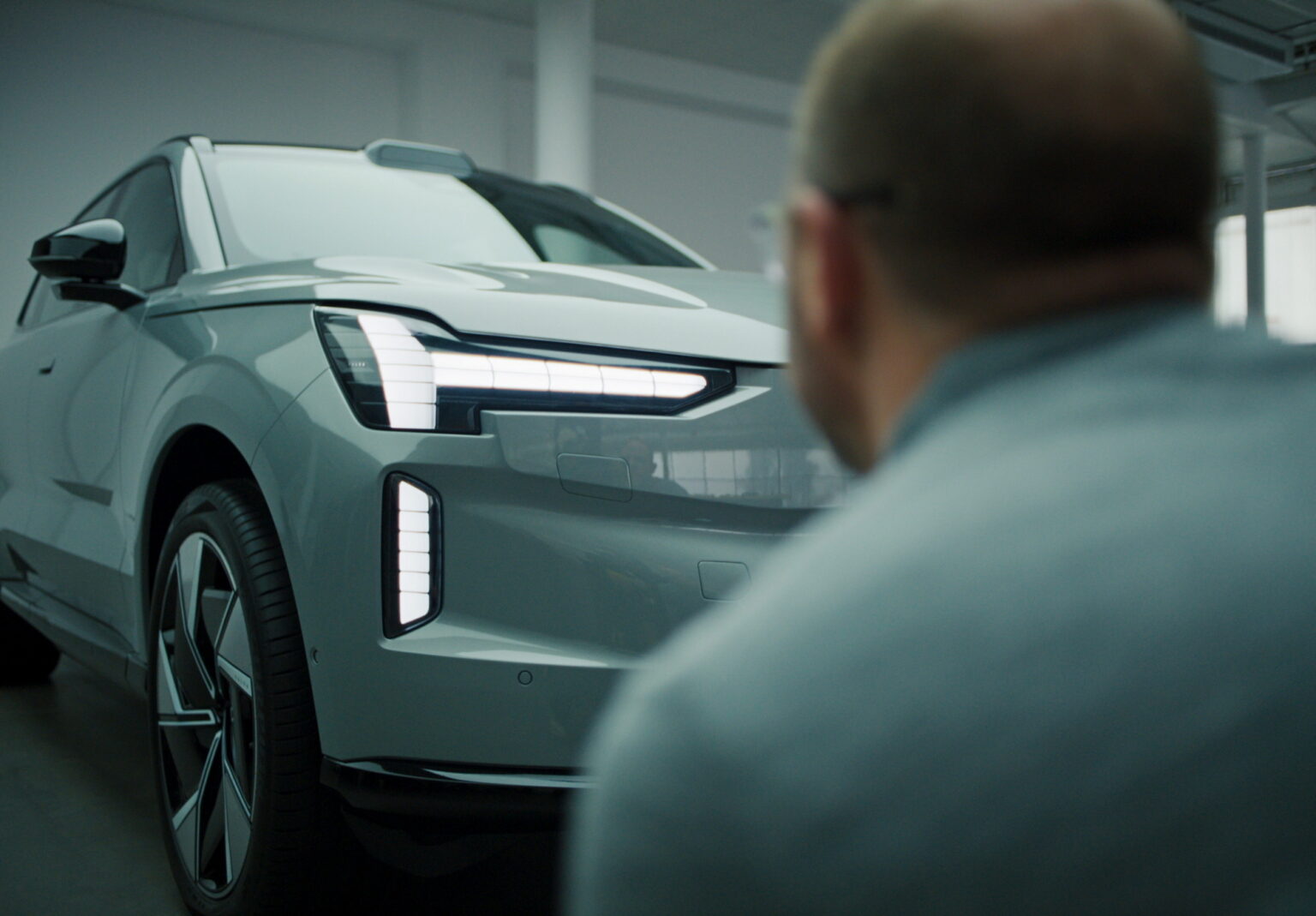 Volvo EX90 Electric SUV Will Bring The Sun Inside With SunLike LED ...