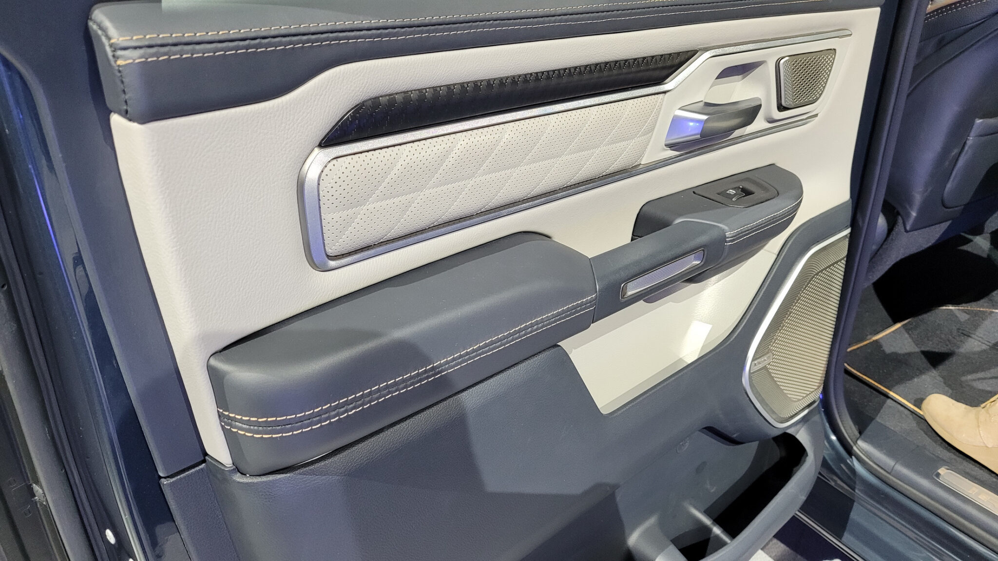 2025 Ram 1500 REV Offers Up To 500 Miles Of Range Thanks To A Ginormous ...