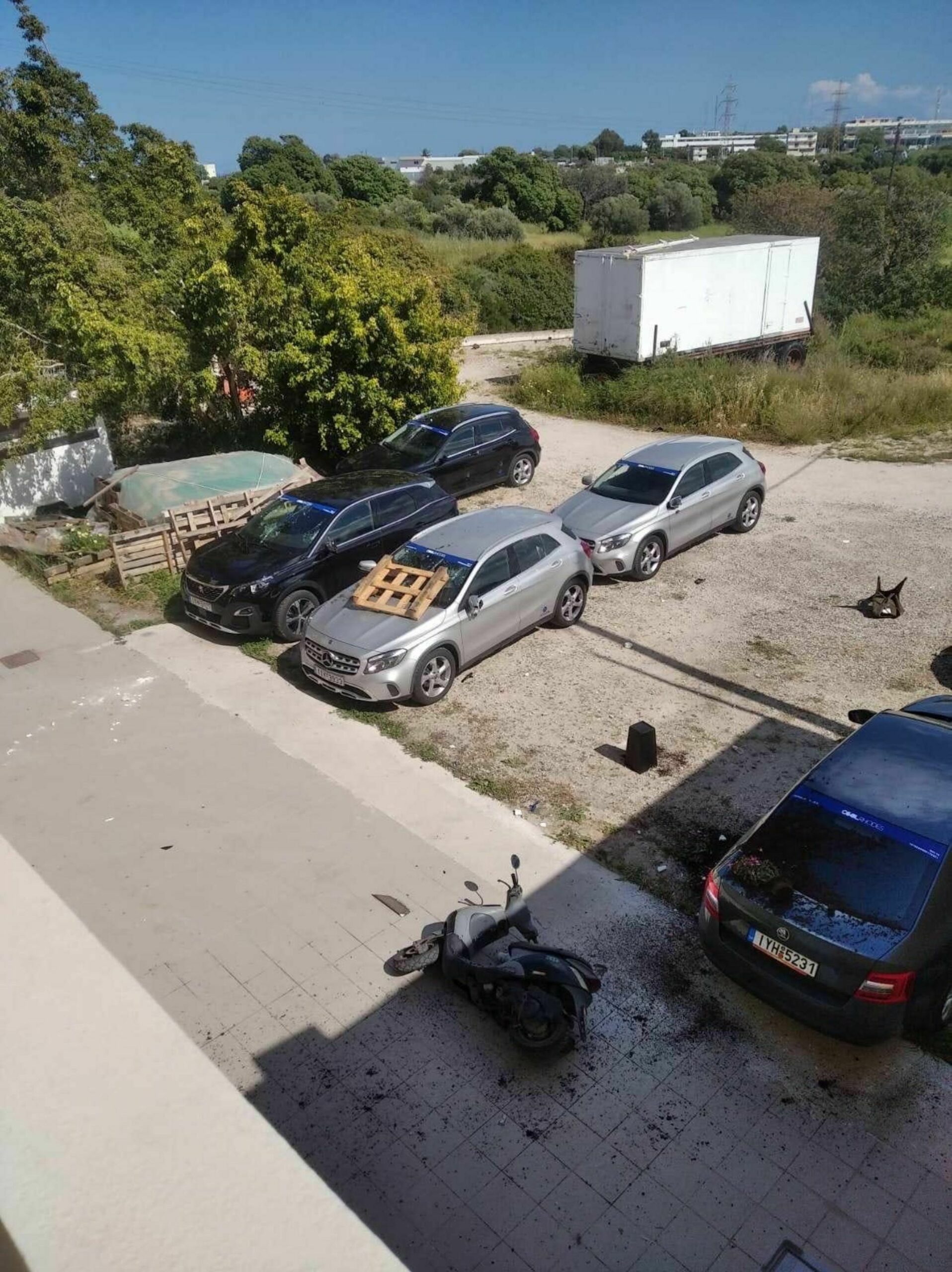 Angry Greek Taxi Drivers Overturn And Smash Uber Cars For Offering ...