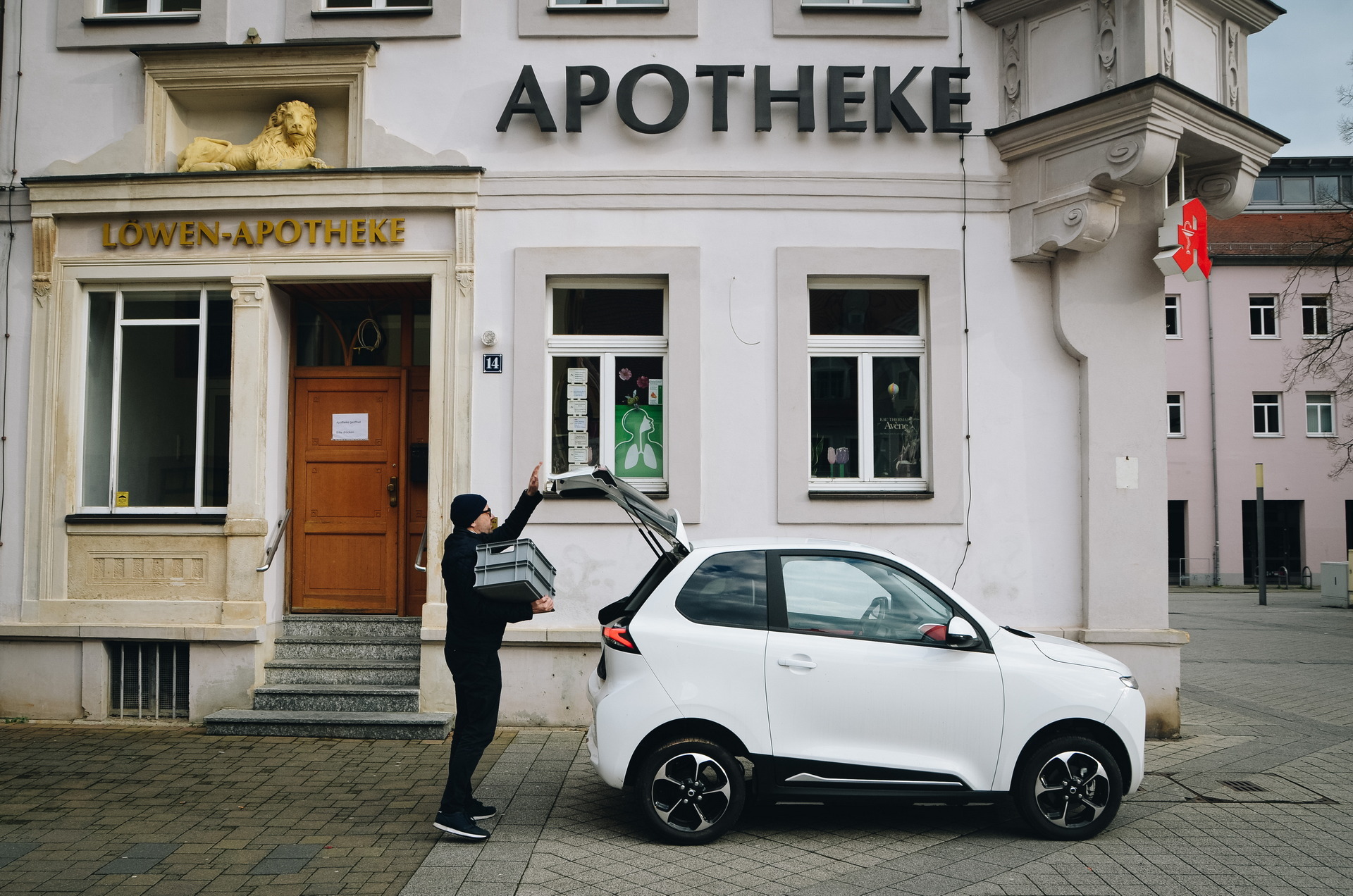 Teeny-Weeny Ari 902 Is A Pint-Size Electric Van For Europe | Carscoops