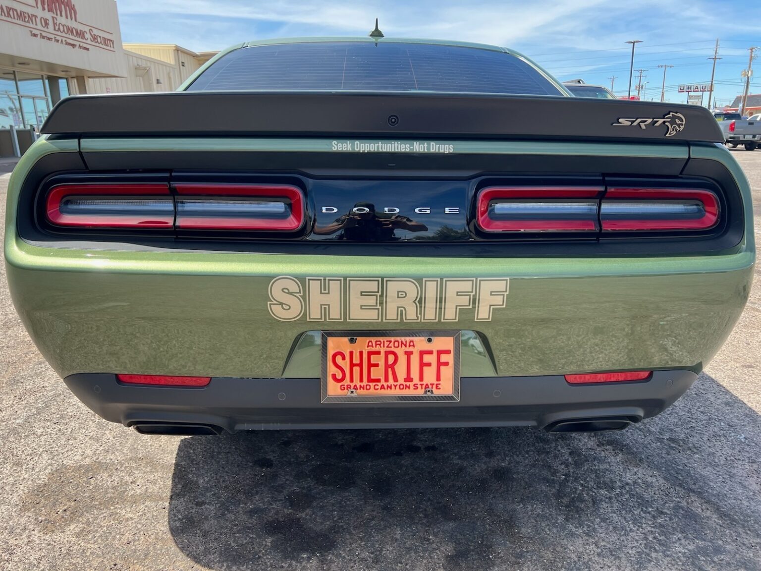 Arizona Sheriff’s Office Gets 203 MPH Dodge Challenger SRT Hellcat ...