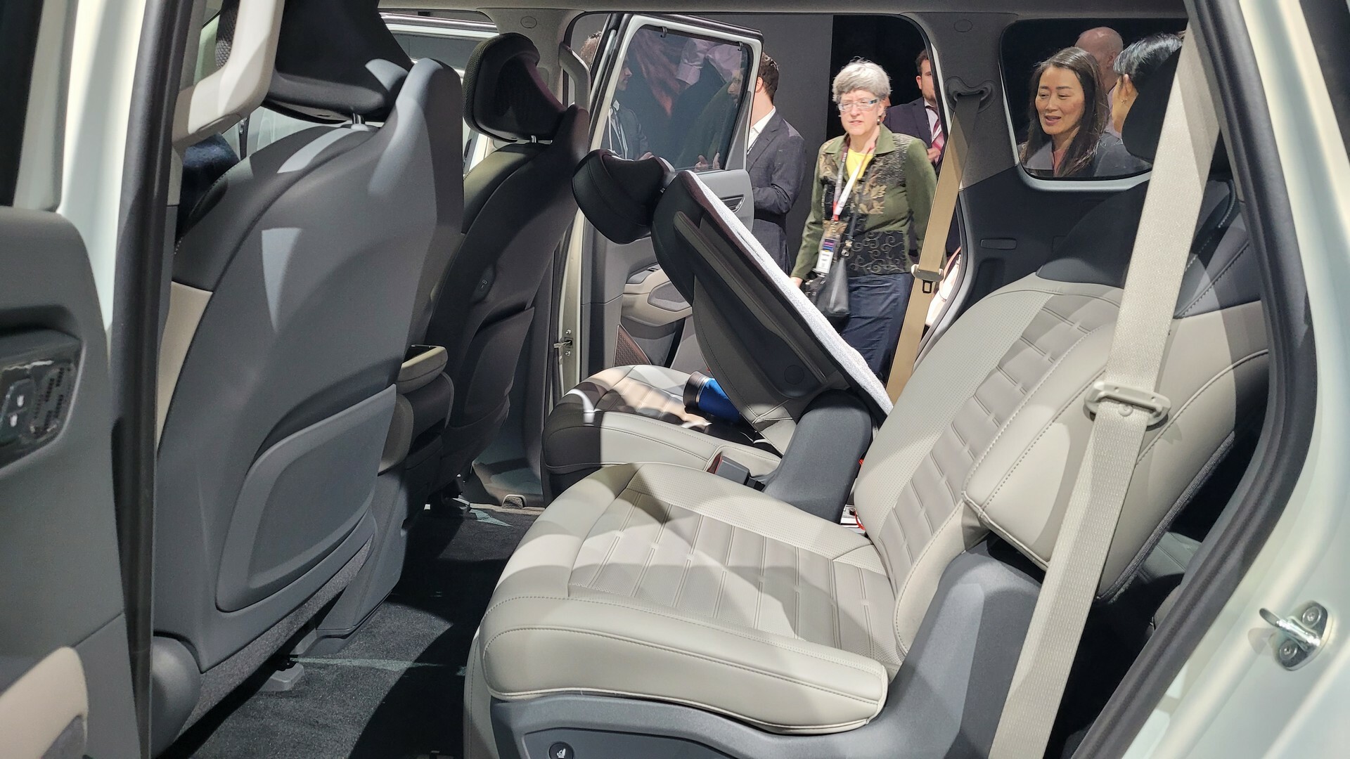 U.S. Kia EV9 Won’t Get The Swiveling Second-Row Seats That The Rest Of ...