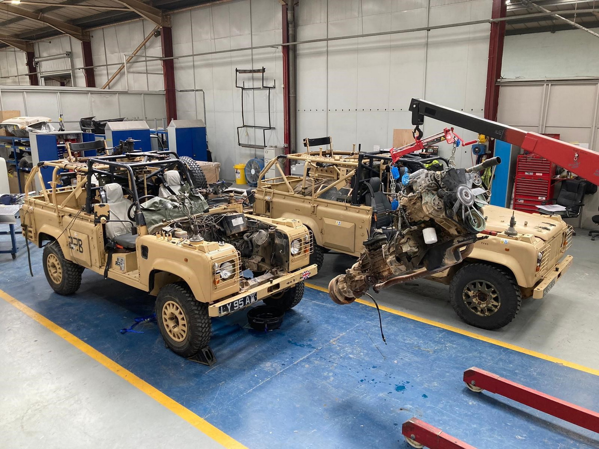 British Army To Convert Old Land Rover Defenders From Diesel To ...