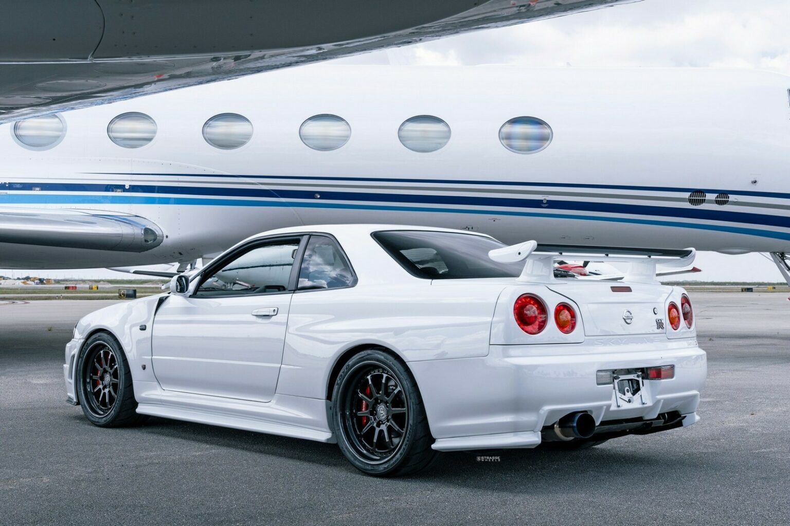 This Nissan Skyline GT-R V-Spec II Looks Just About Perfect | Carscoops