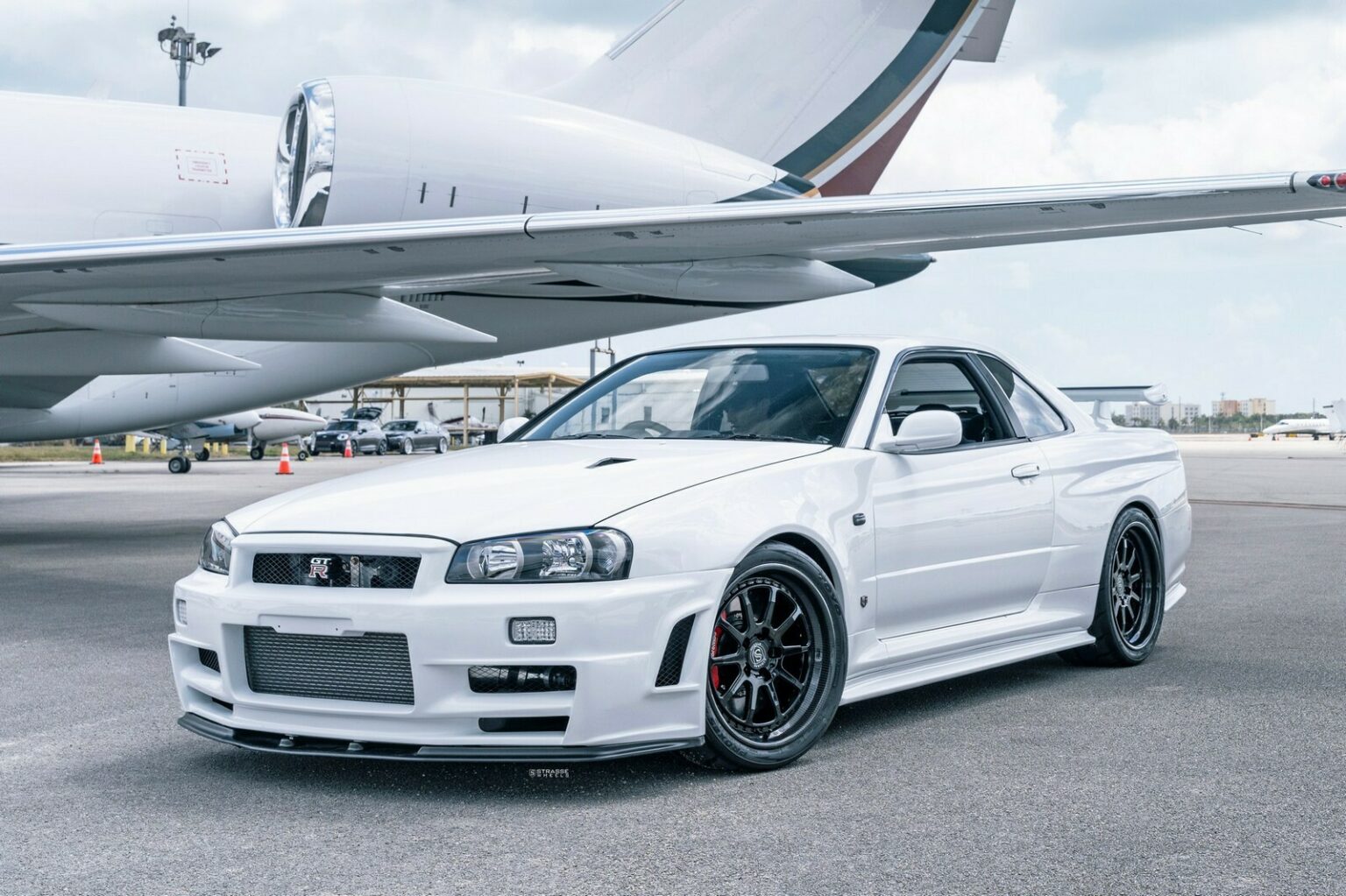 This Nissan Skyline GT-R V-Spec II Looks Just About Perfect | Carscoops