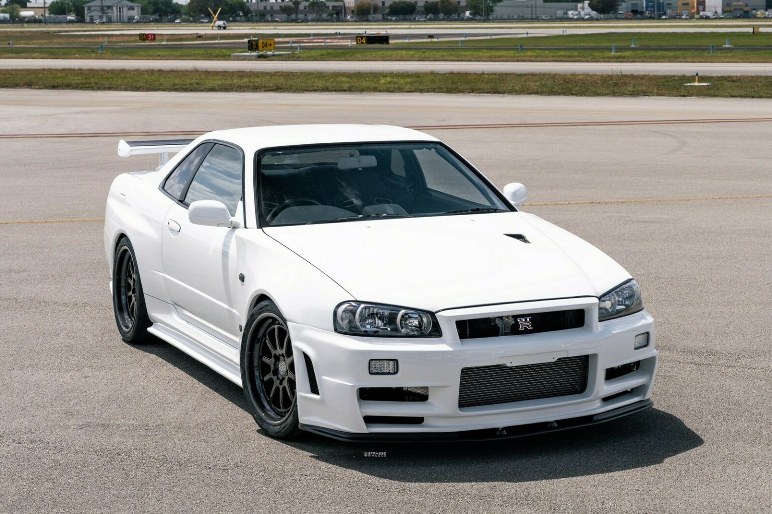 This Nissan Skyline GT-R V-Spec II Looks Just About Perfect | Carscoops