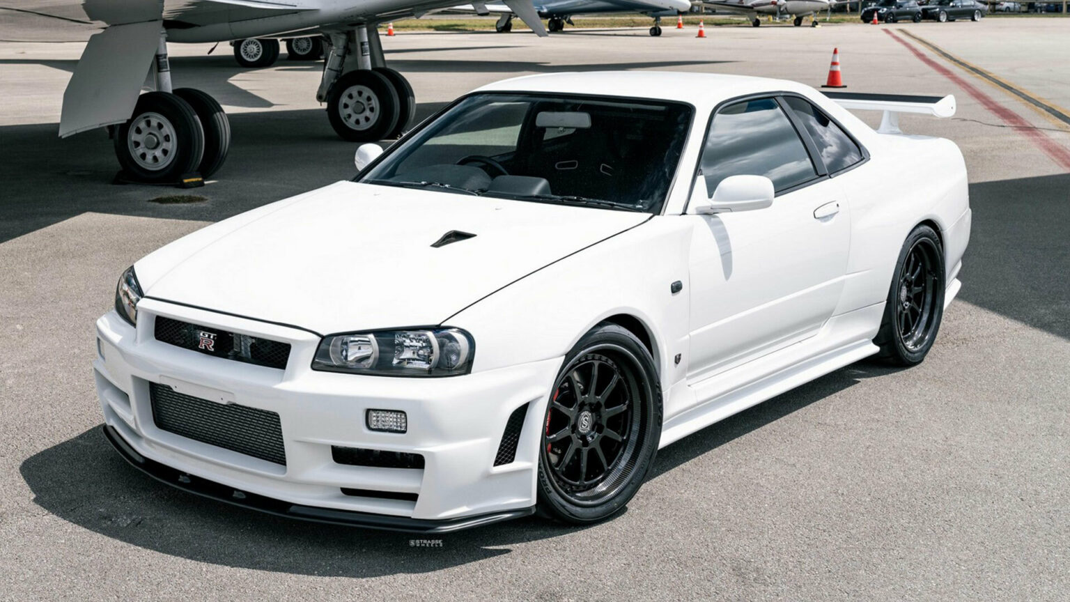 This Nissan Skyline GT-R V-Spec II Looks Just About Perfect | Carscoops