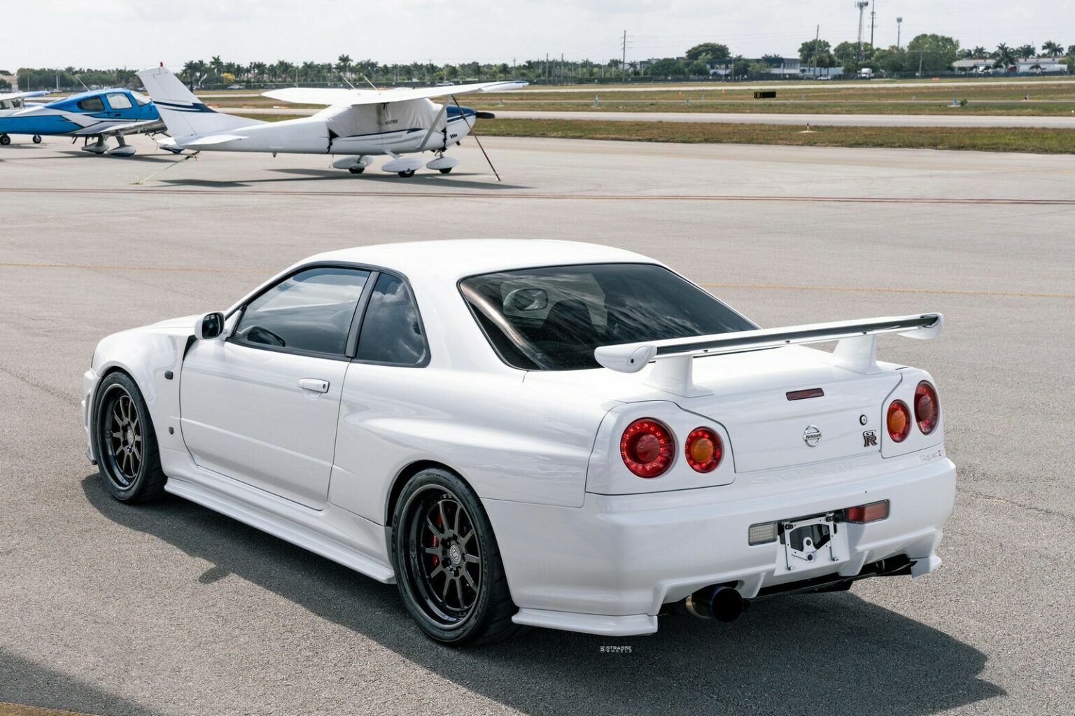 This Nissan Skyline GT-R V-Spec II Looks Just About Perfect | Carscoops