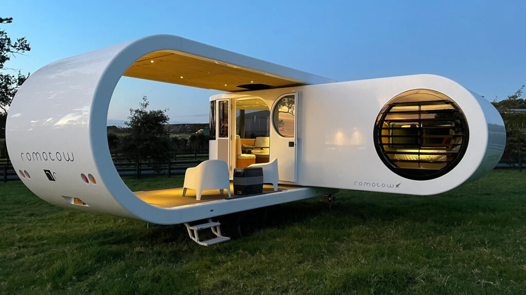 Romotow T8 Is A Futuristic Caravan That Swivels Like A Giant USB Stick ...
