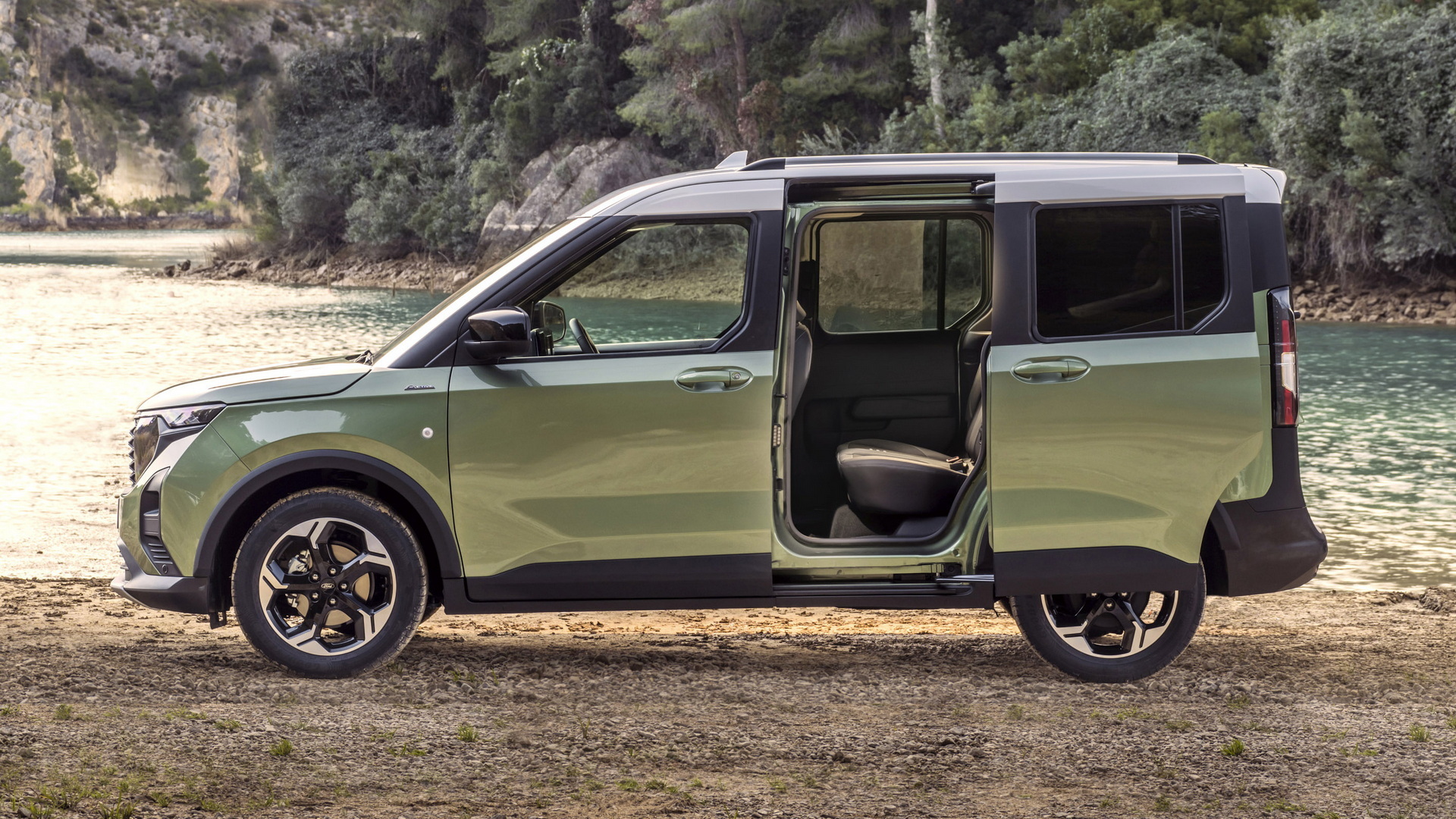 New Ford Tourneo Courier Debuts With Rugged Active Trim, ICE, And EV ...