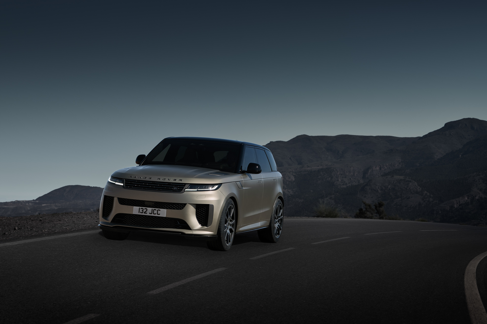 2024 Range Rover Sport SV Is A 180 MPH Super SUV With A 626HP BMW V8 ...