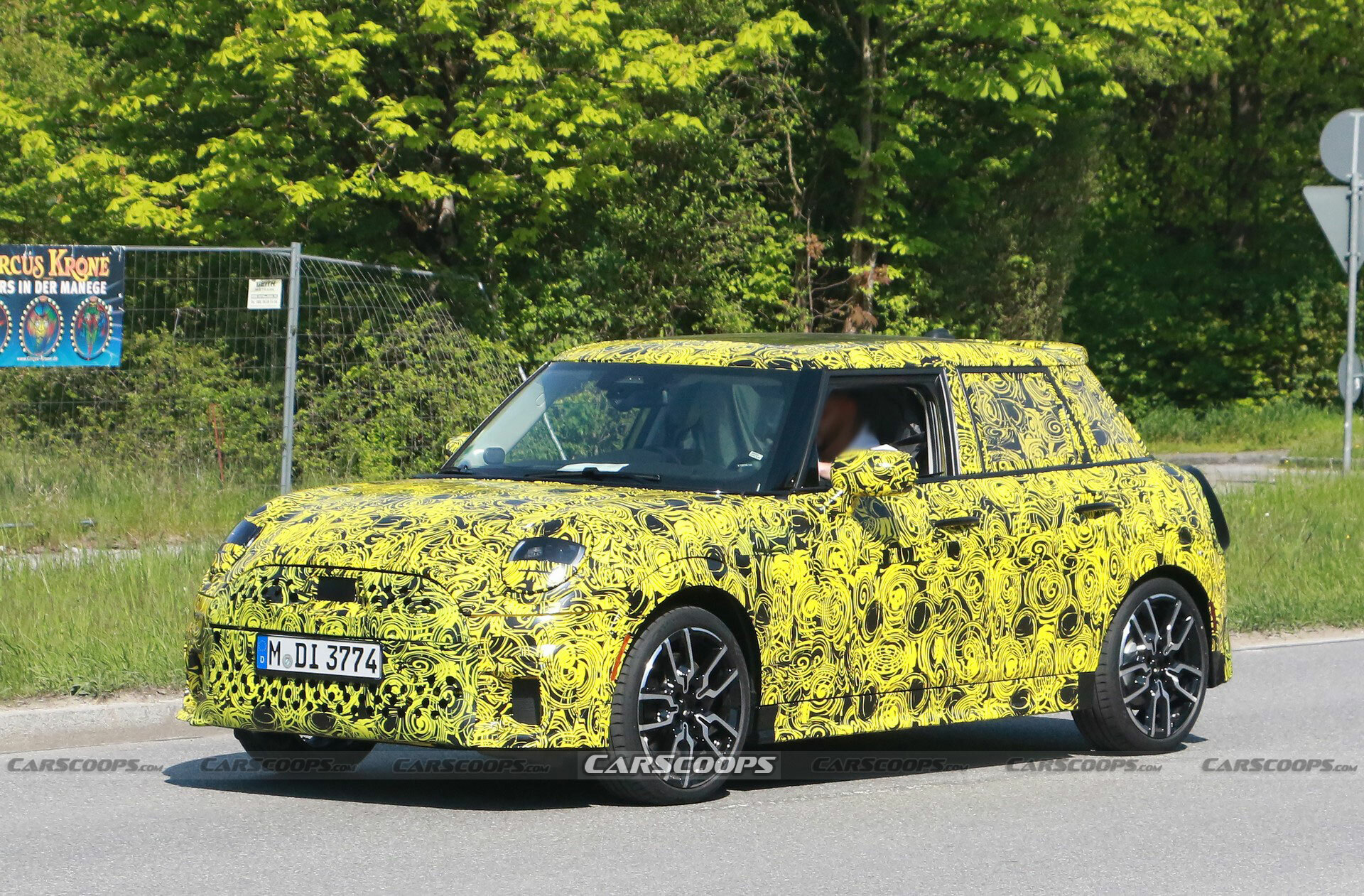 2025 MINI Cooper 5-Door Hits The Streets With An Evolutionary Design ...