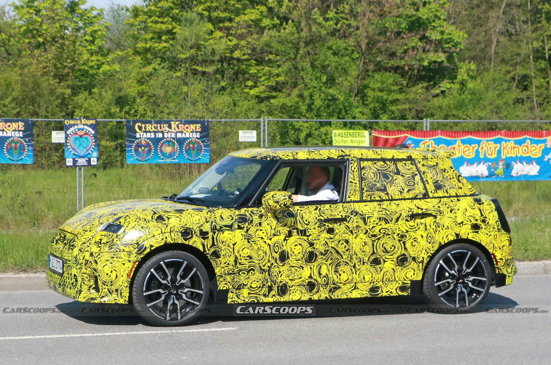 2025 MINI Cooper 5-Door Hits The Streets With An Evolutionary Design ...