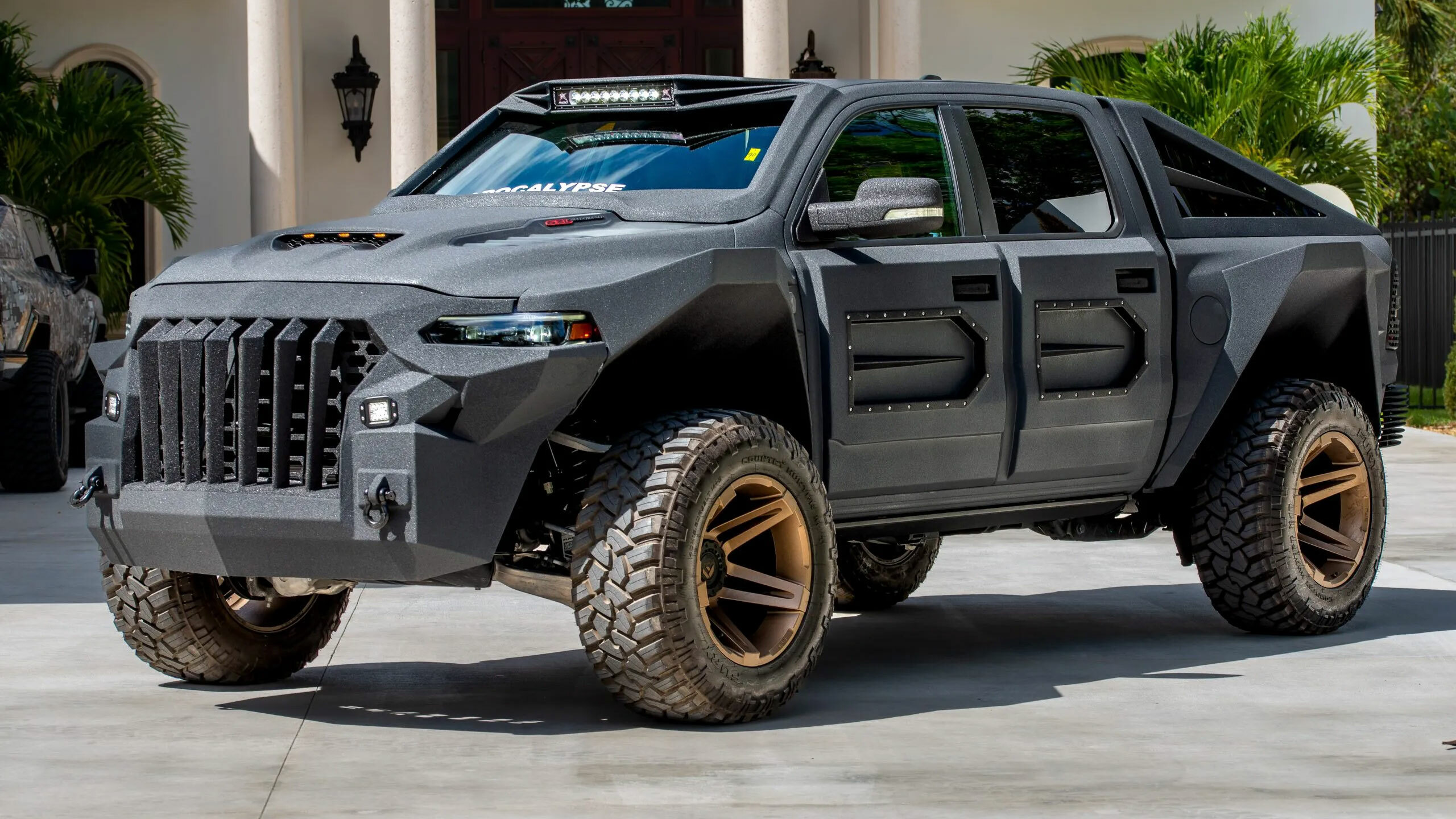 Apocalypse s Juggernaut 6 6 Loses Two Wheels To Create Super Truck 4 4