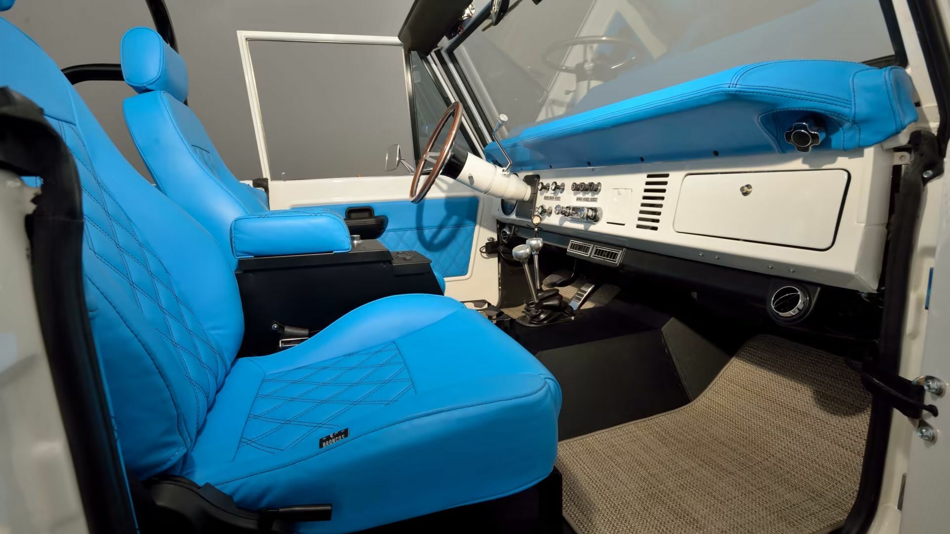 Classic Ford Bronco Restomod Blends Vintage Beauty With Modern Coyote ...
