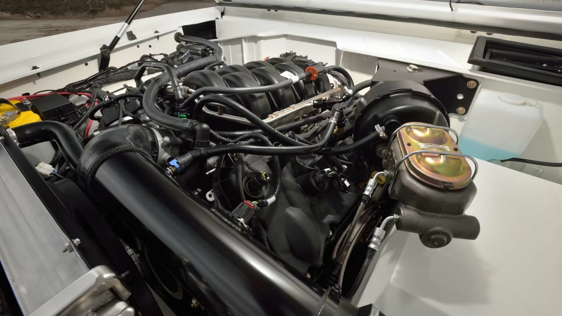 Classic Ford Bronco Restomod Blends Vintage Beauty With Modern Coyote ...