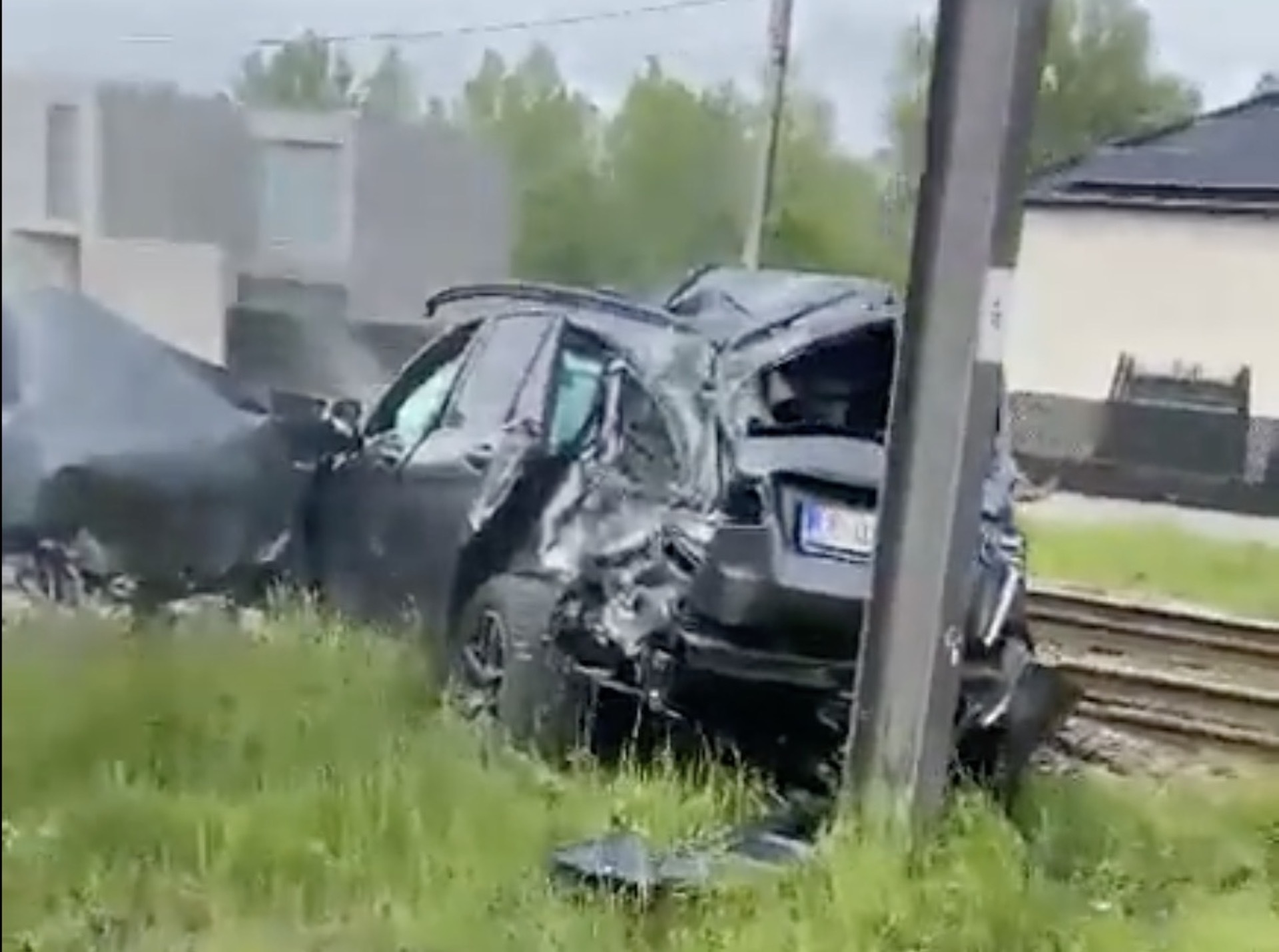 Watch A Train Smash Through A Mercedes After Woman Ignores Roadsigns ...