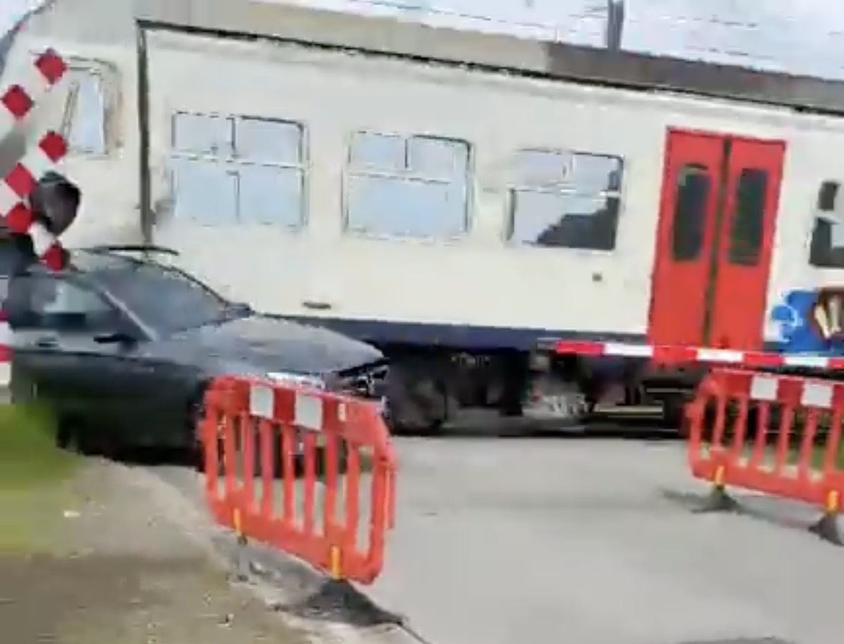 Watch A Train Smash Through A Mercedes After Woman Ignores Roadsigns ...