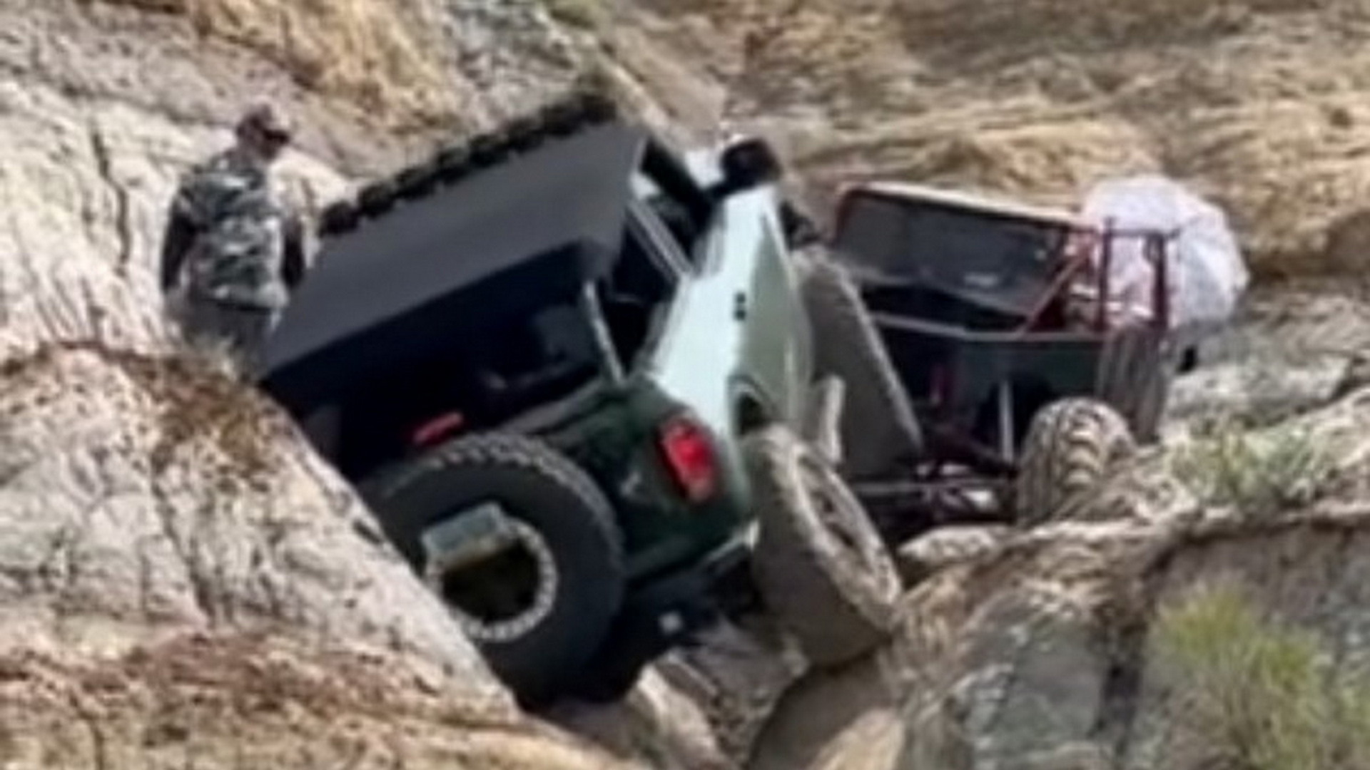 Ford Bronco Gets Into And Out Of A Precarious Position Rock Crawling ...