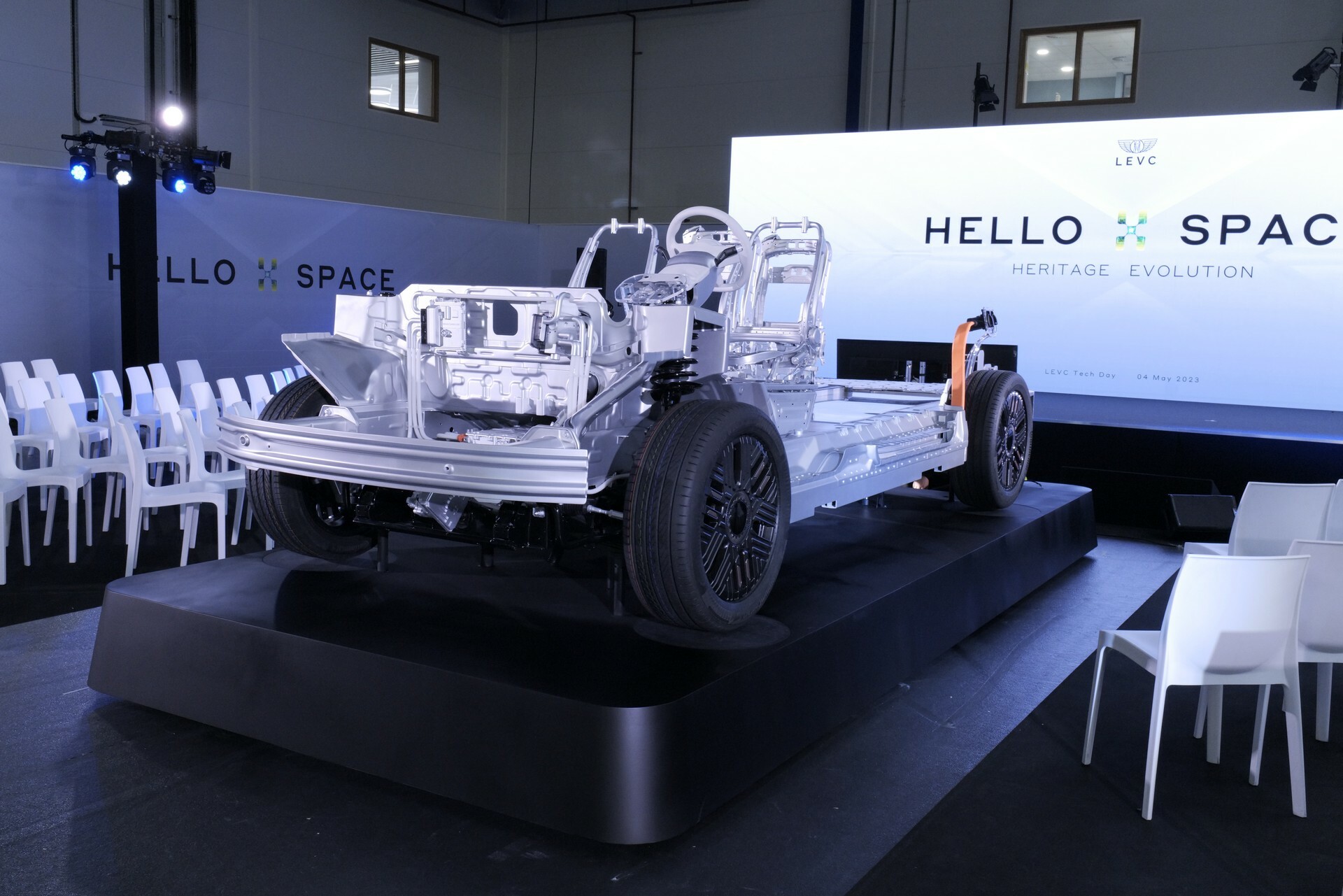 Taxi Firm LEVC Unveils New SOA Platform Developed With Geely, Wants To ...