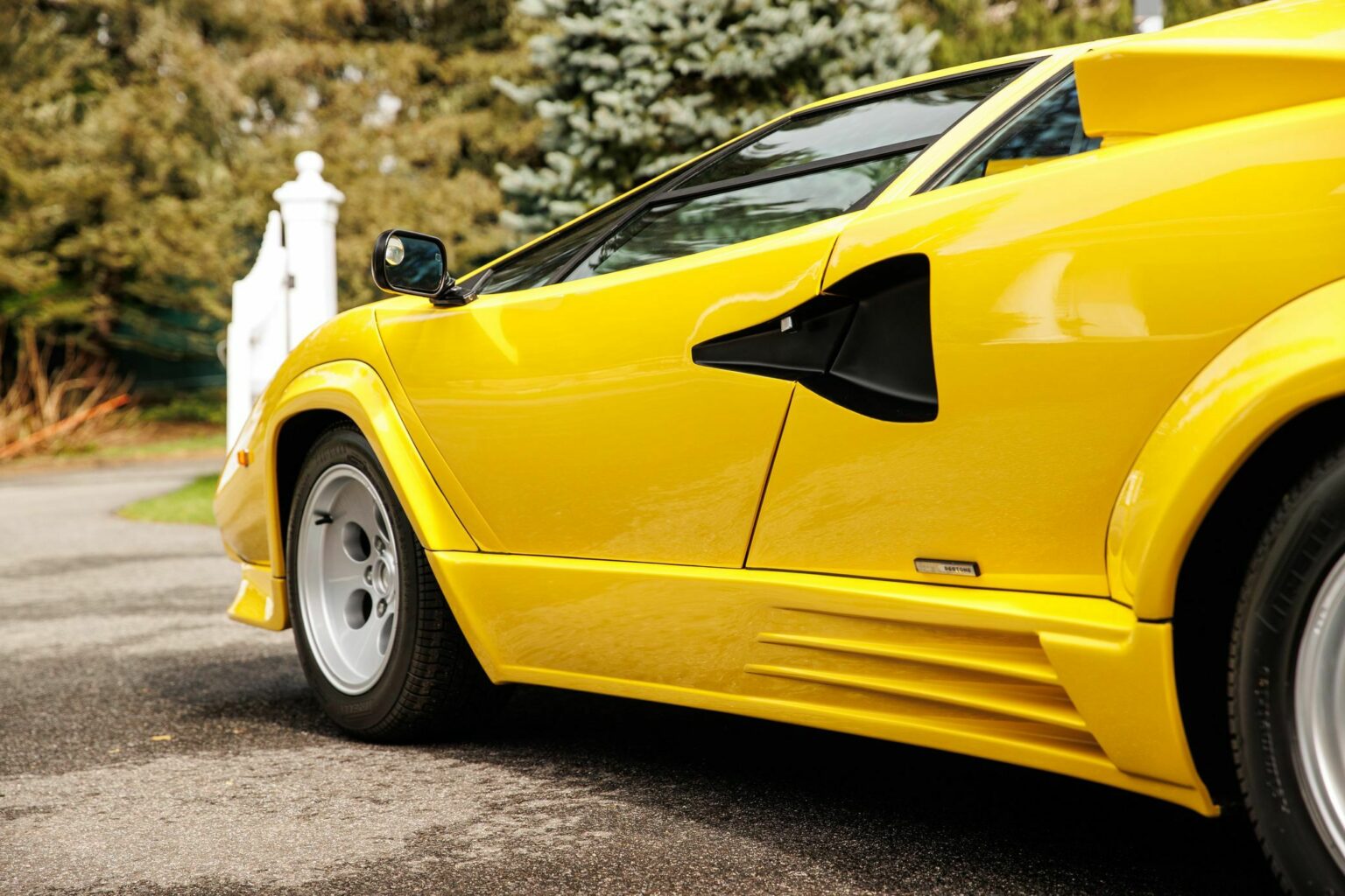 Gorgeous Lamborghini Countach 5000 QV Proves Yellow And Brown Can Work ...
