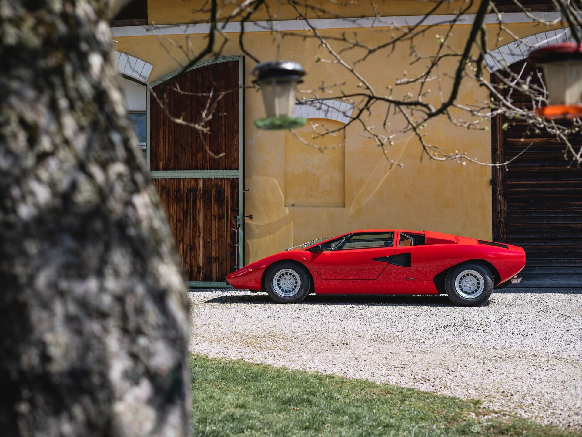 I Am Sale-ing: Rod Stewart’s Rare Lamborghini Countach Periscopo Heads ...