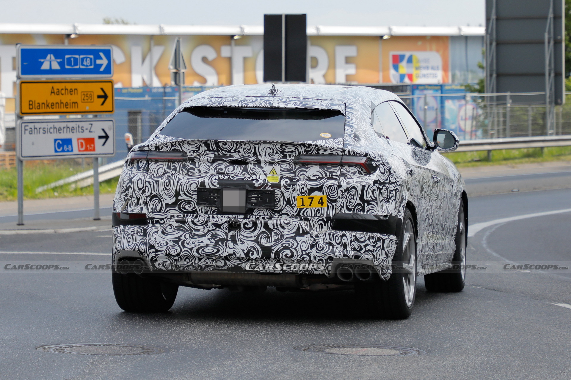 Lamborghini Urus PHEV To Finally Launch Next Year With An Estimated 800 ...