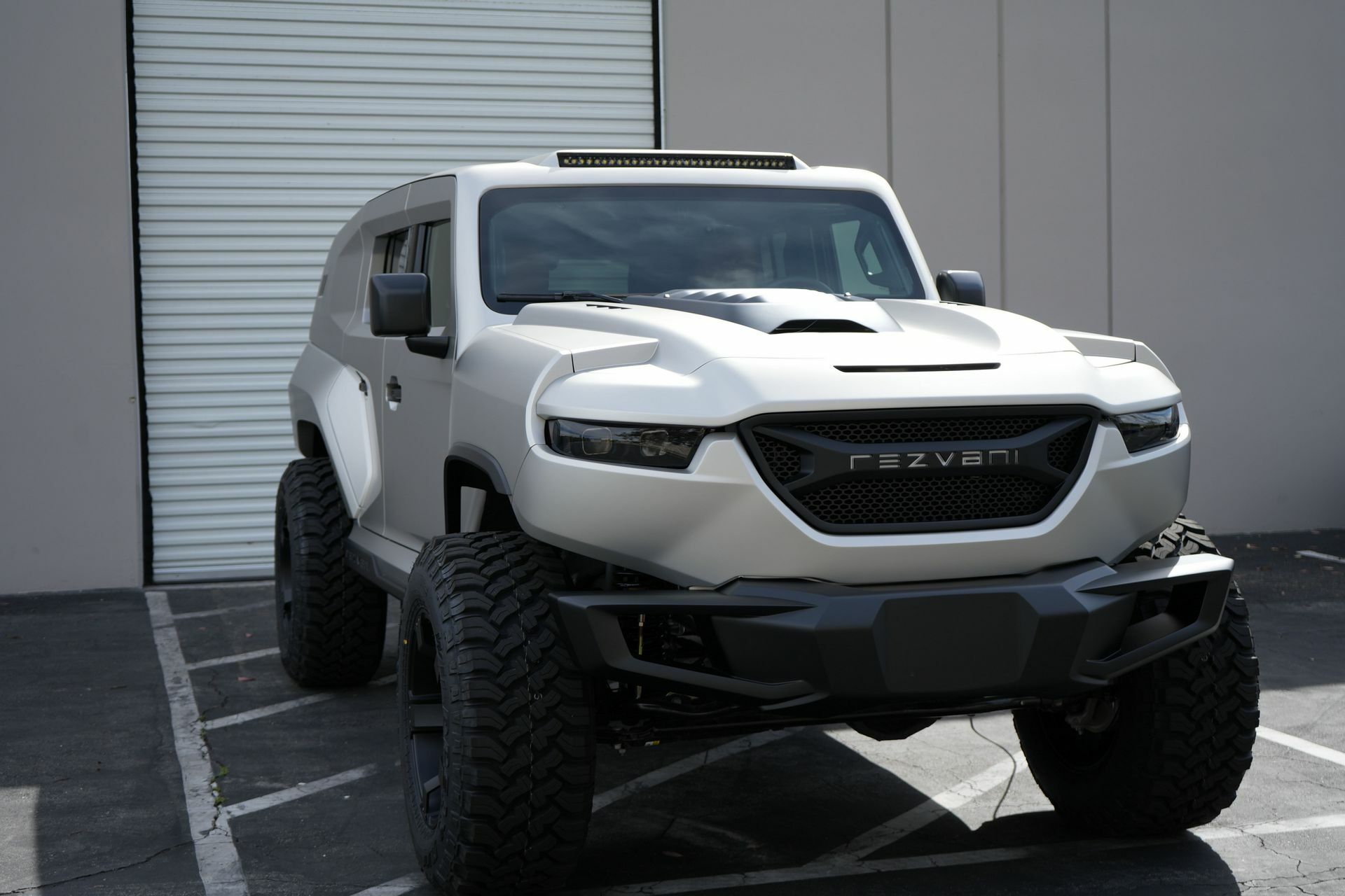 Rezvani Delivers Its First Wrangler-Based Tank Hybrid | Carscoops