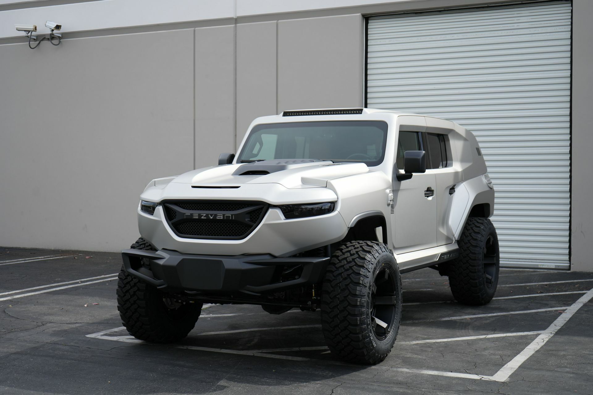 Rezvani Delivers Its First Wrangler-Based Tank Hybrid | Carscoops