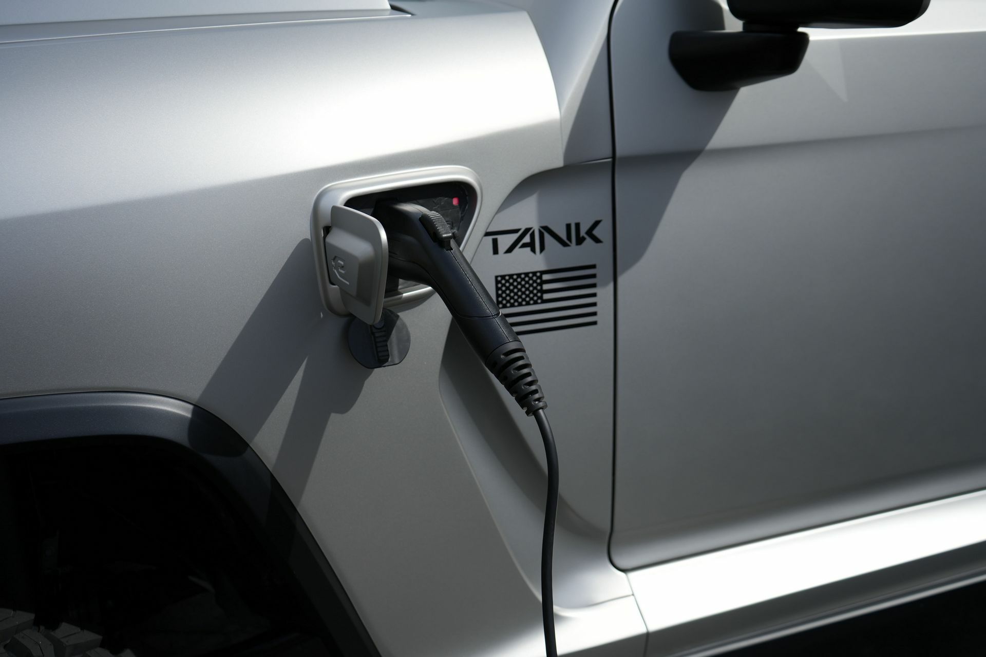 Rezvani Delivers Its First Wrangler-Based Tank Hybrid | Carscoops