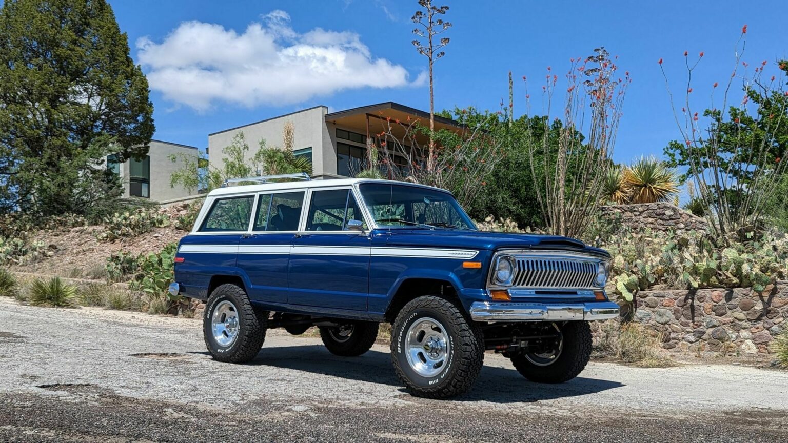 Restomodded 1977 Jeep Cherokee S Transformed With Modern Hemi V8 ...