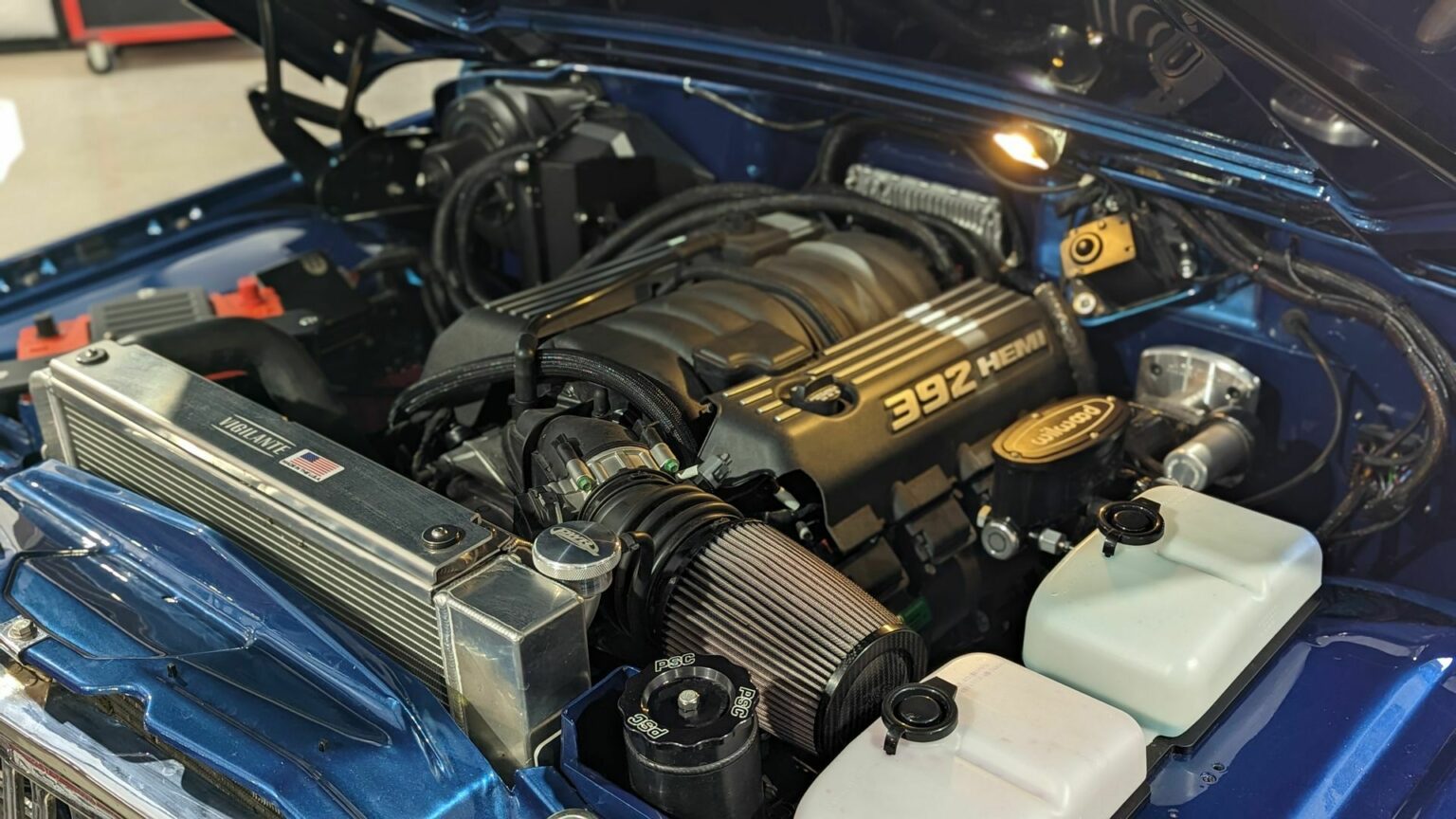 Restomodded 1977 Jeep Cherokee S Transformed With Modern Hemi V8 ...