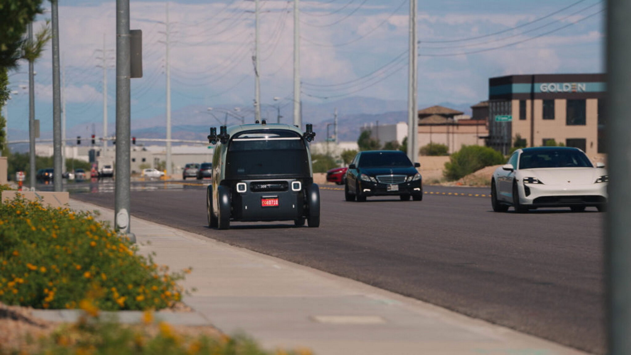 Zoox Becomes First Company To Deploy Fully Autonomous Pod On Public ...