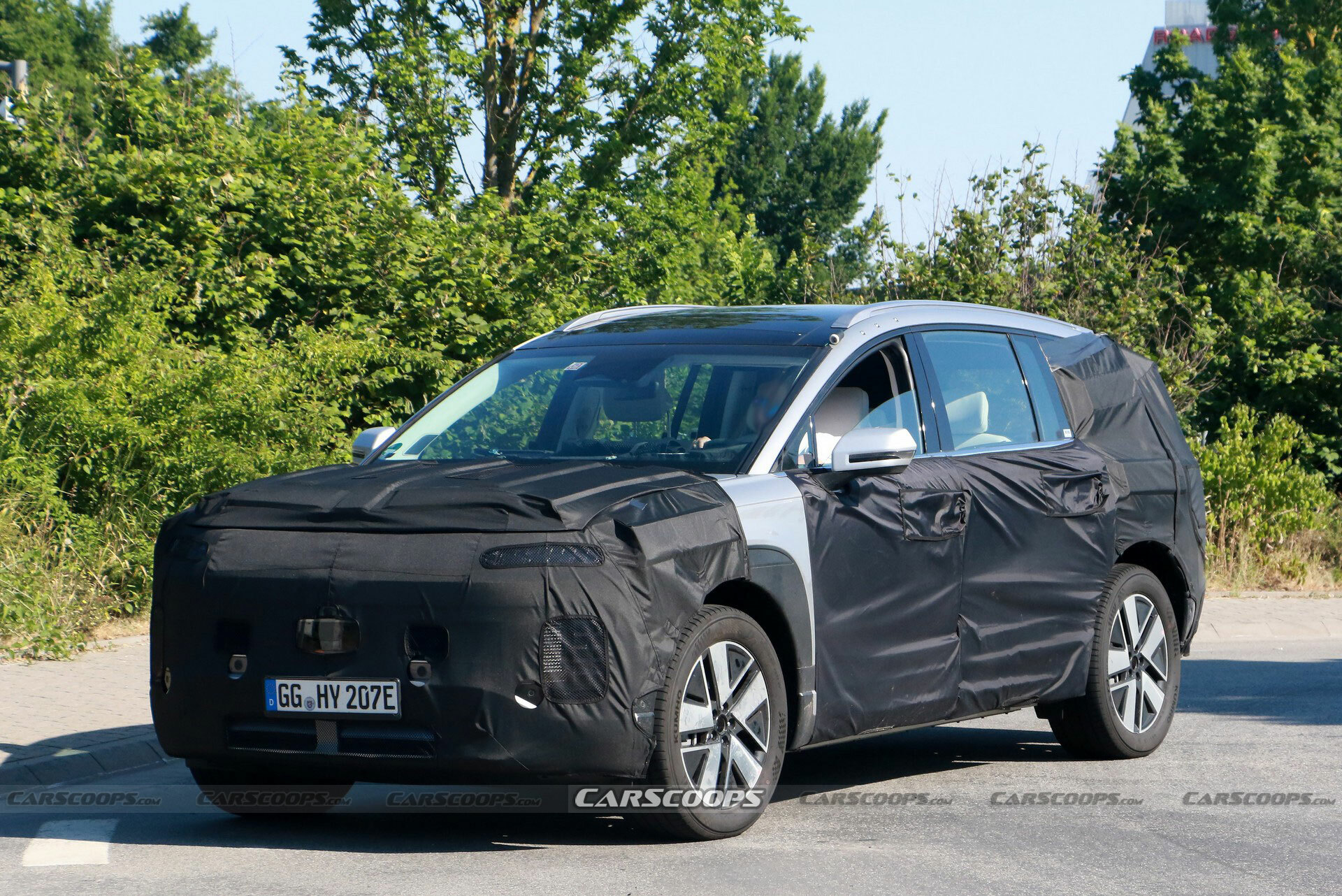 Three-Row Hyundai Ioniq 7 EV Spied As The Kia EV9’s Counterpart | Carscoops