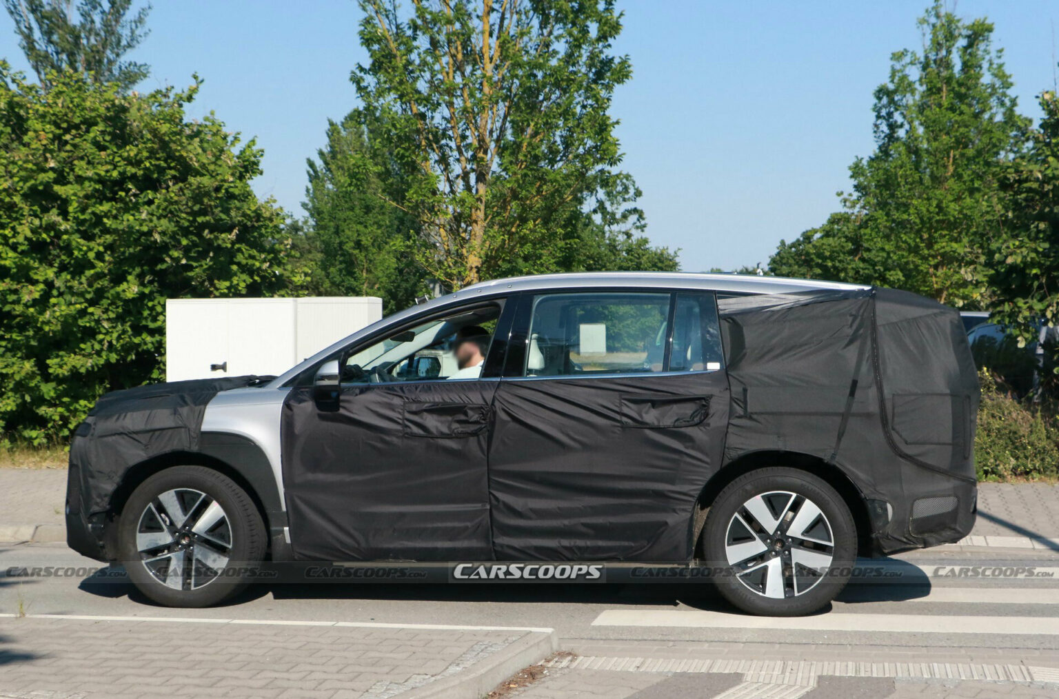 Three-Row Hyundai Ioniq 7 EV Spied As The Kia EV9’s Counterpart | Carscoops