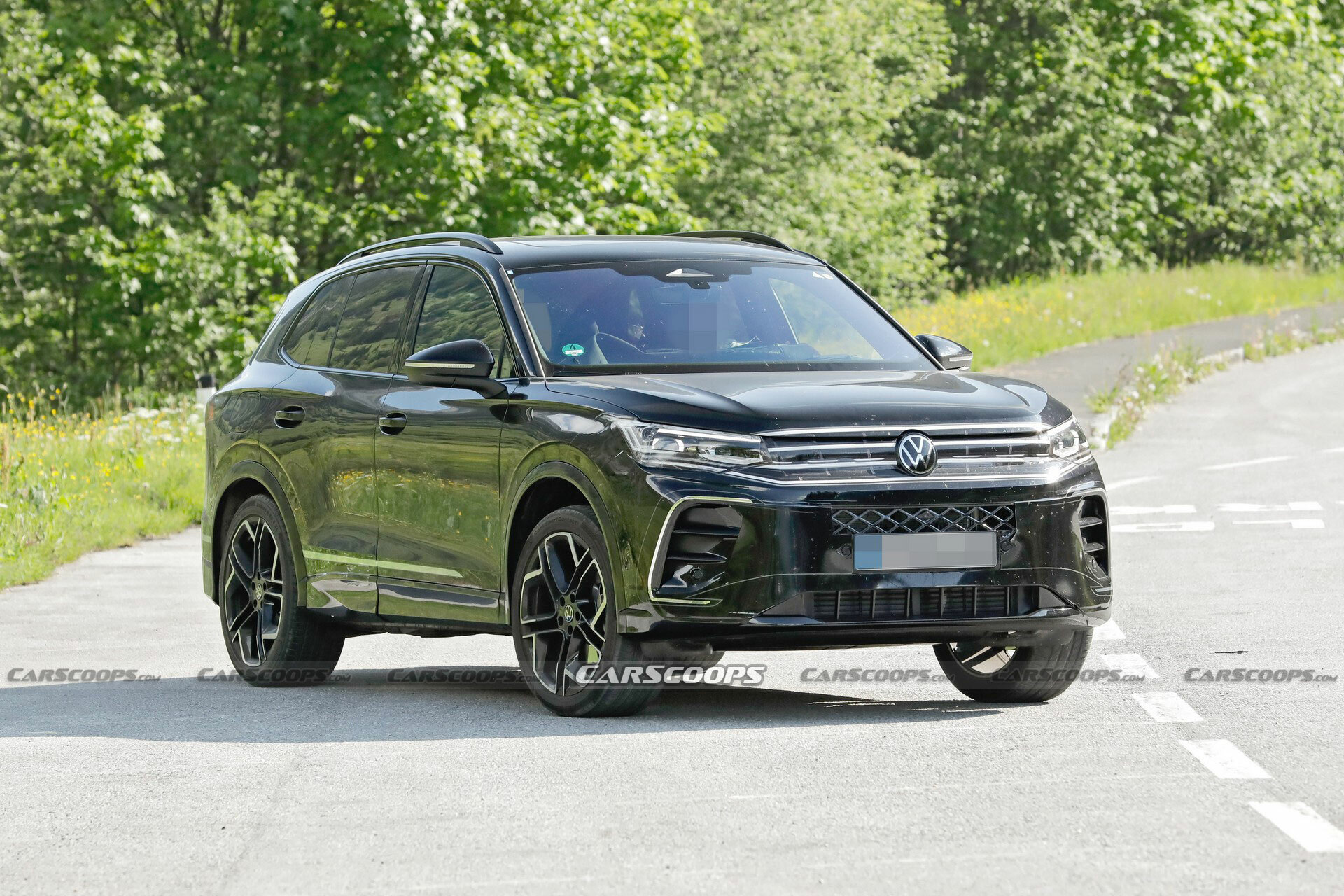 Redesigned VW Tiguan Puts On A Sportier Face As R-Line Variant Spied ...