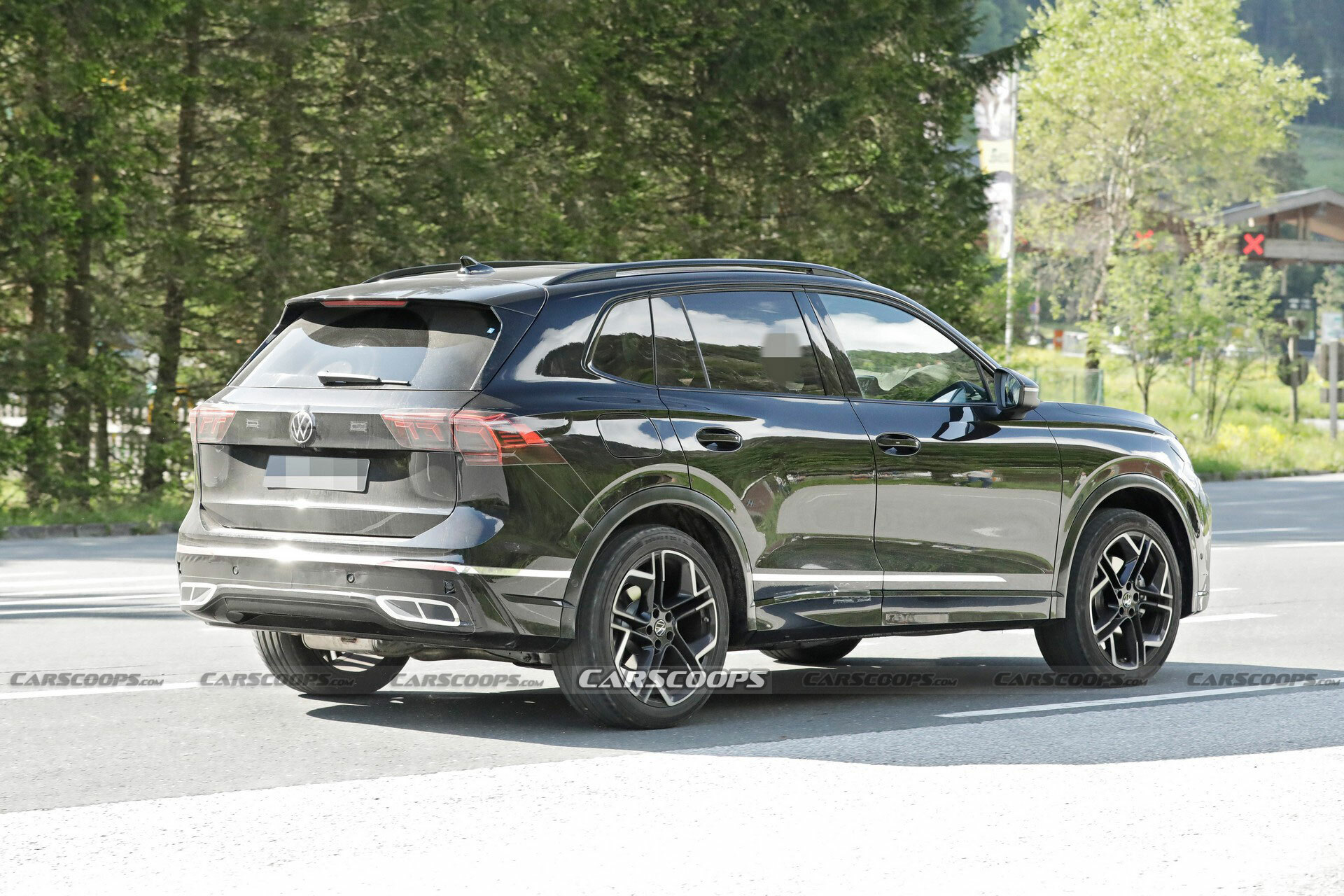 Redesigned VW Tiguan Puts On A Sportier Face As R-Line Variant Spied ...