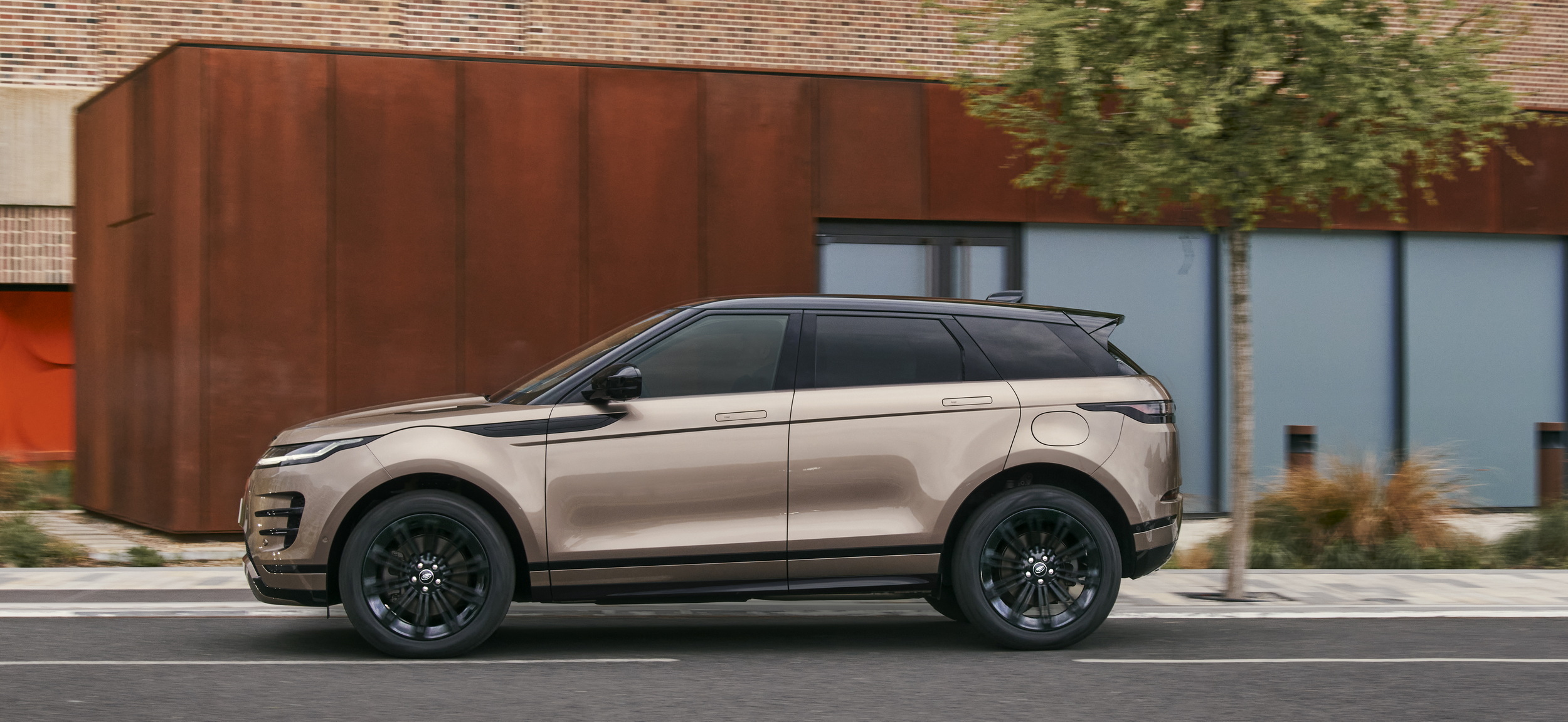 2024 Range Rover Evoque Has Fancy LEDs And New Interior Tech | Carscoops