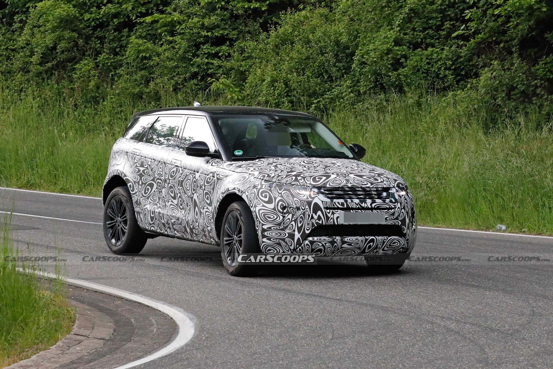Facelifted Range Evoque Spied Wearing Big Brother’s Grille | Carscoops