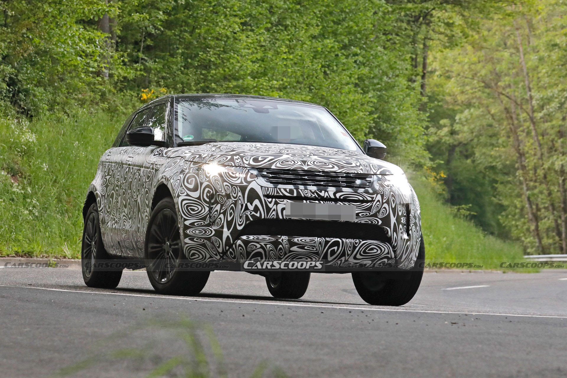 Facelifted Range Evoque Spied Wearing Big Brother’s Grille | Carscoops