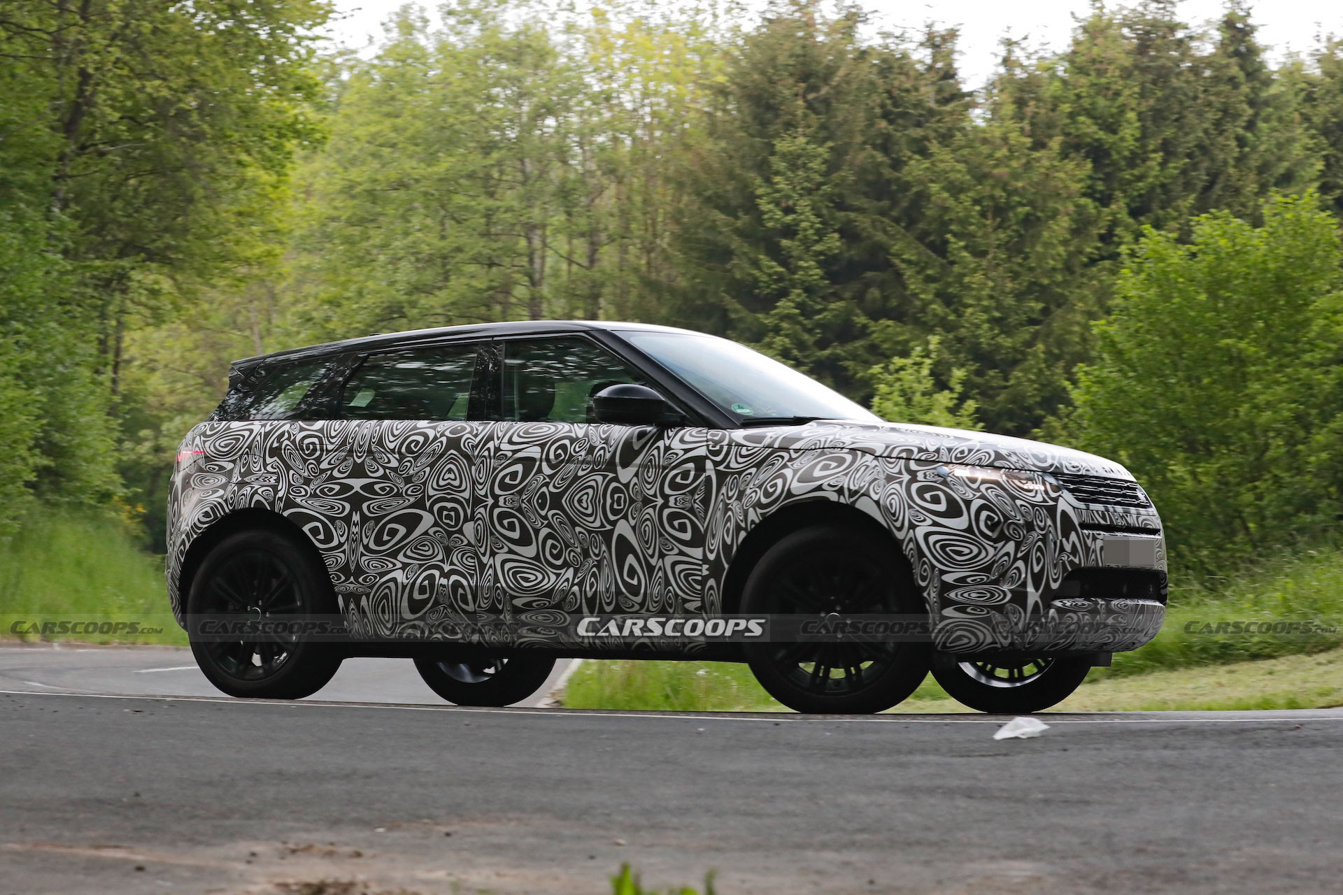 Facelifted Range Evoque Spied Wearing Big Brother’s Grille | Carscoops