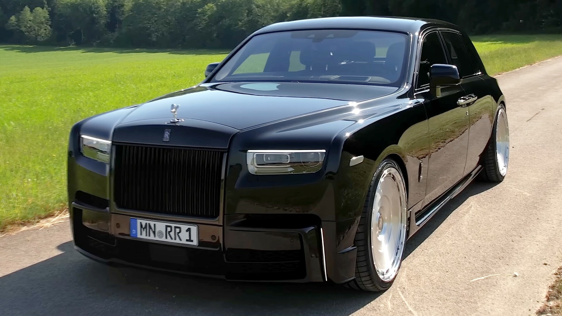Spofec’s Rolls-Royce Phantom Looks Wicked Hot On King-Sized Disc Wheels ...