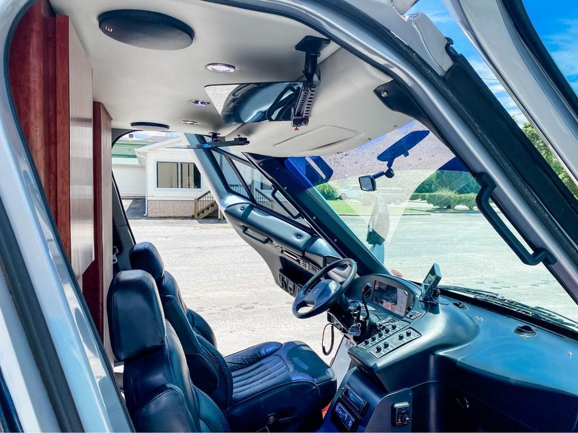 The Mauck 1120S Is The DeLorean Of Buses And One Was On Sale For $75K ...